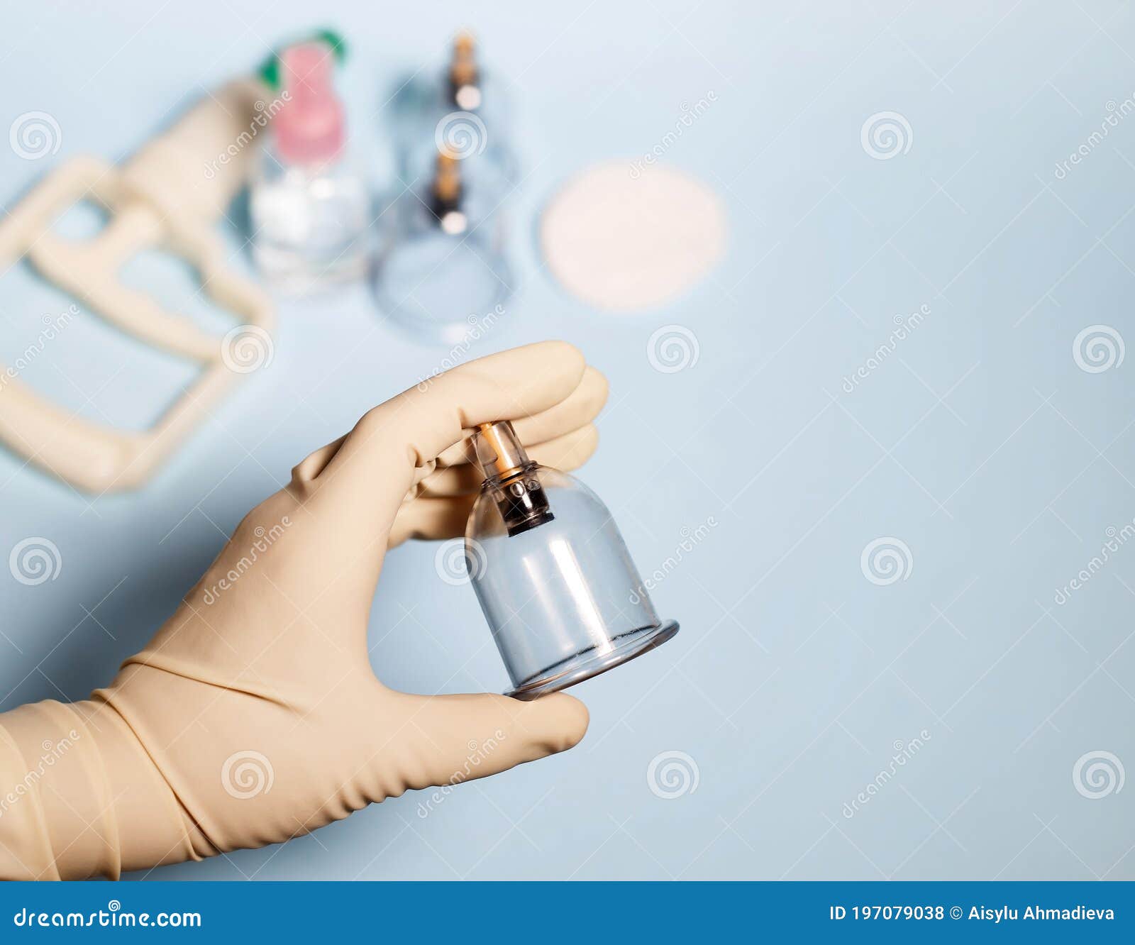 Lubrica La Piel Con Una Torunda De Algodón Foto de archivo - Imagen de ...