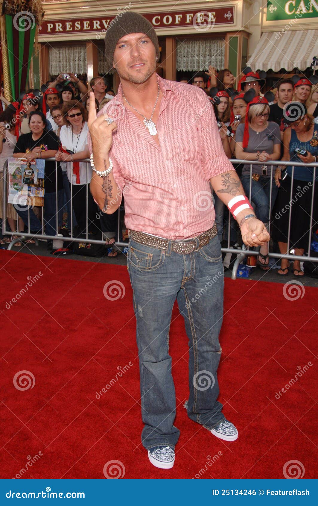 Luc Goss, vedette de pop photo éditorial. Image du ancien - 25134246