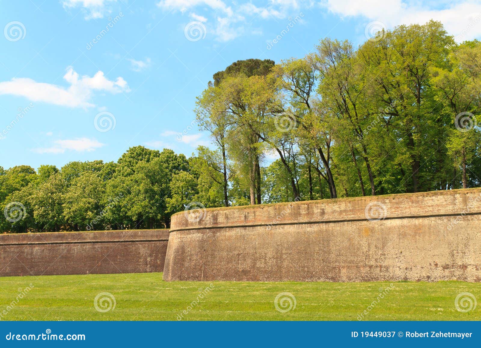 Lucca City Wall Fortifications Stock Image - Image of buildings, green ...