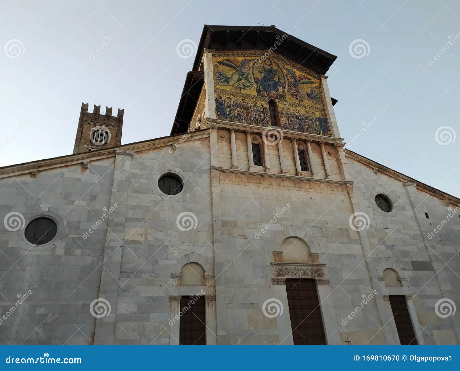 Lucca, Italia, Vista Della Basilica Di San Frediano in Serata Immagine ... Lucca, Italia, Vista Della Basilica Di San Frediano in Serata Immagine ...