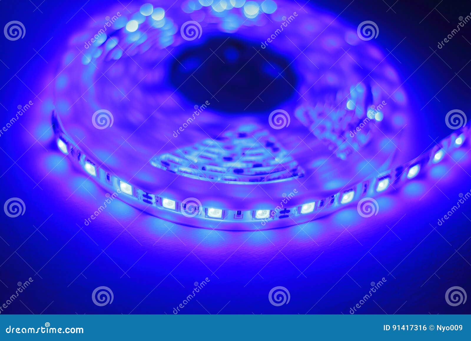 Luce Di Striscia Blu Del LED Fotografia Stock - Immagine di luci, luce ...