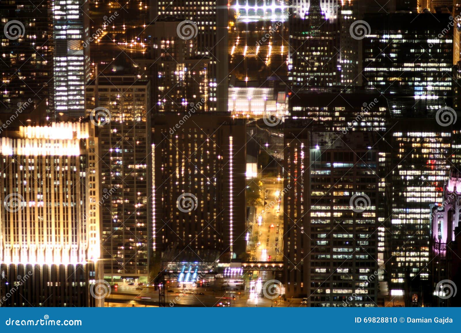 Luces Grandes Del Edificio De La Ciudad Foto de archivo - Imagen de ...