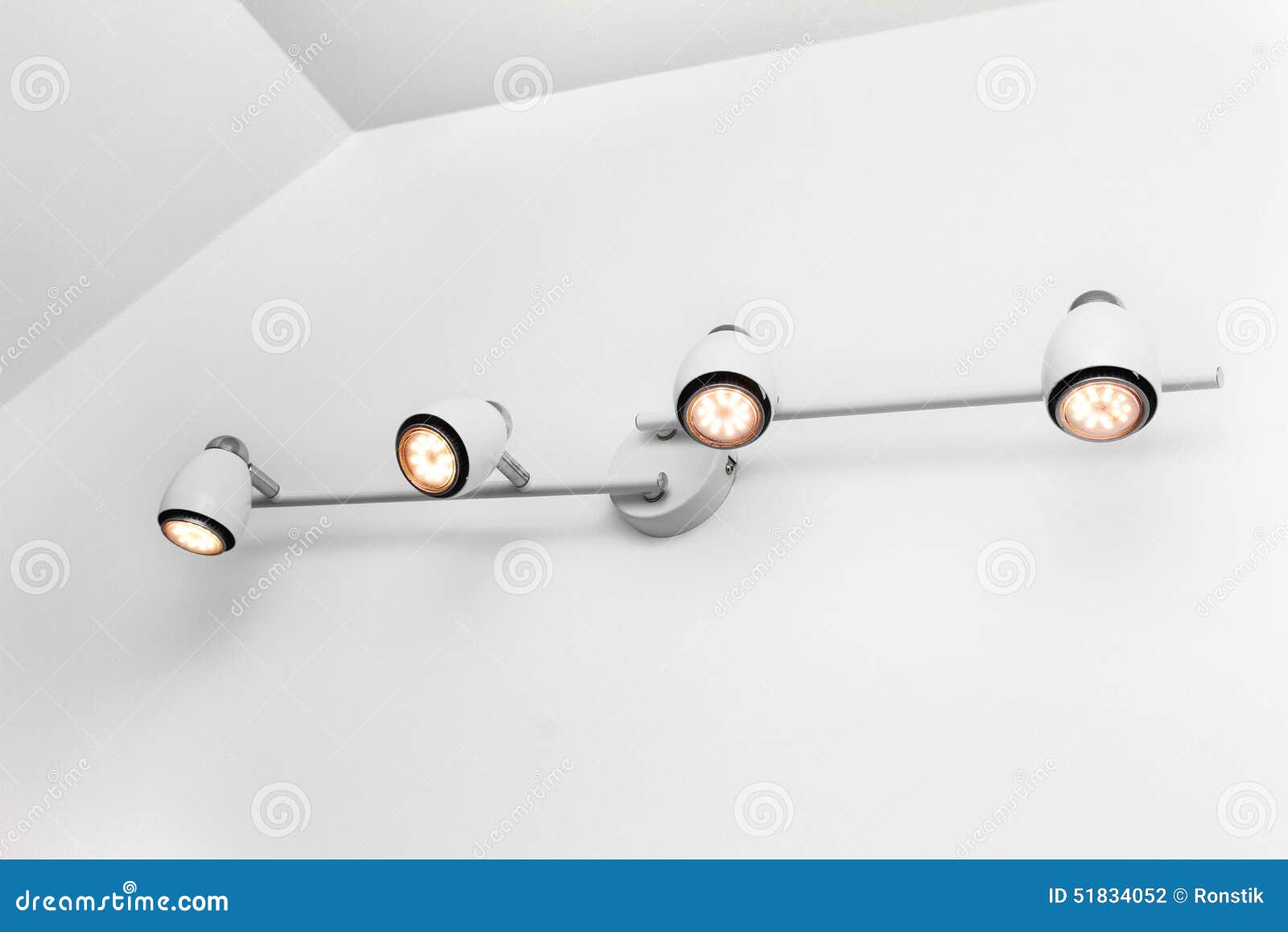 Luces Llevadas De La Pared En El Interior Blanco Foto de archivo ...