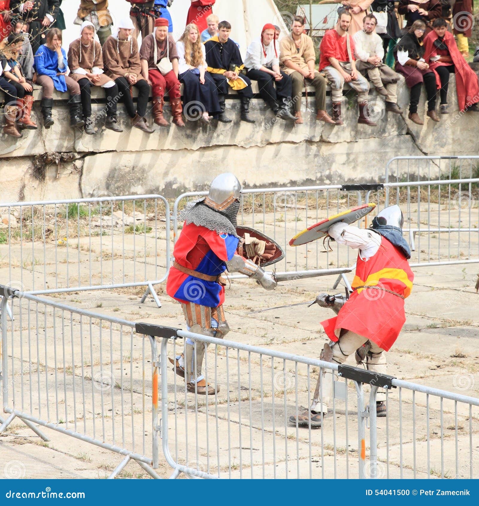 Lucha Medieval De Los Caballeros Imagen editorial - Imagen de juego ...