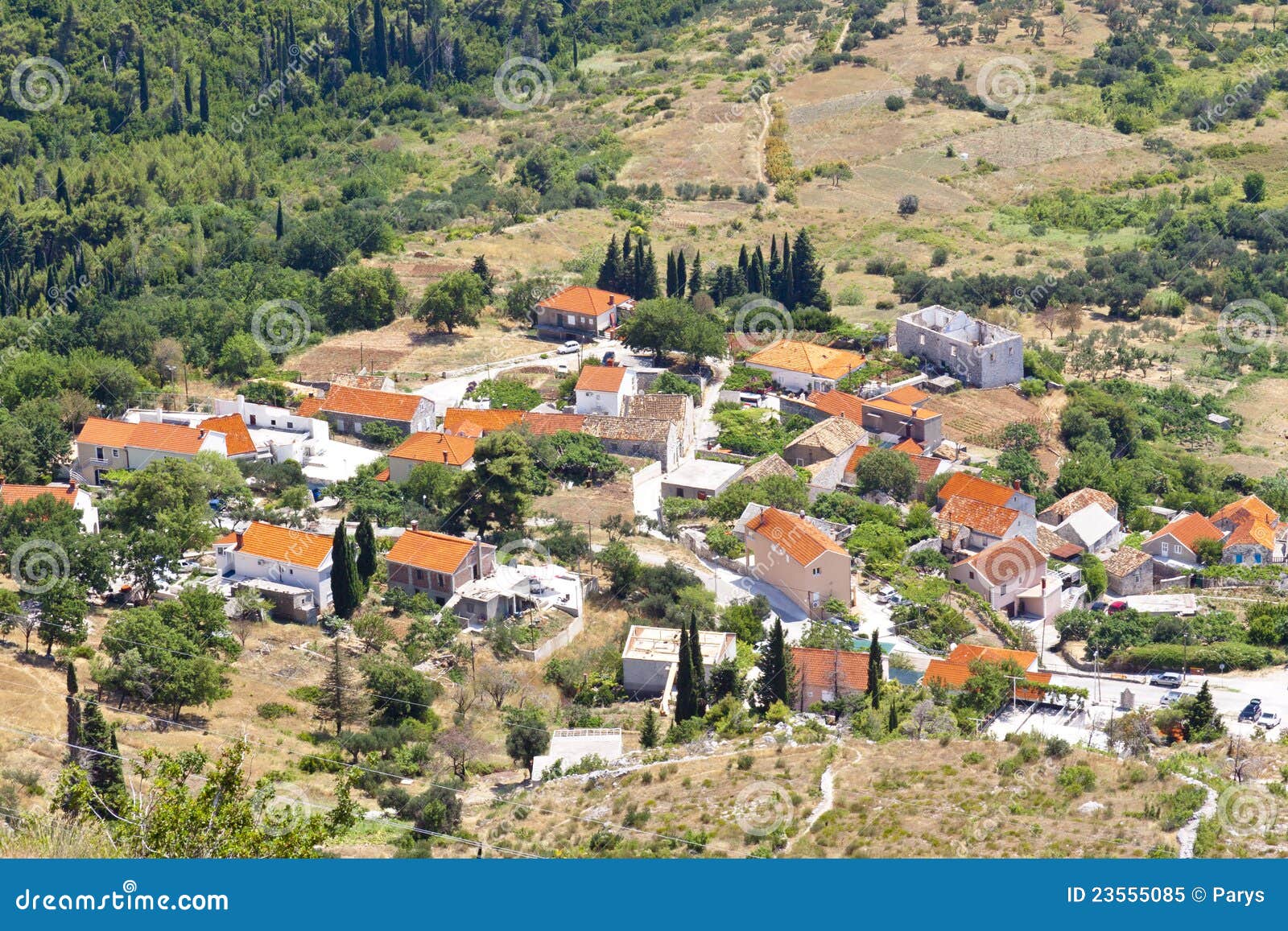 Lucht Mening Over Typisch Kroatisch Dorp. Stock Afbeelding - Image of ...