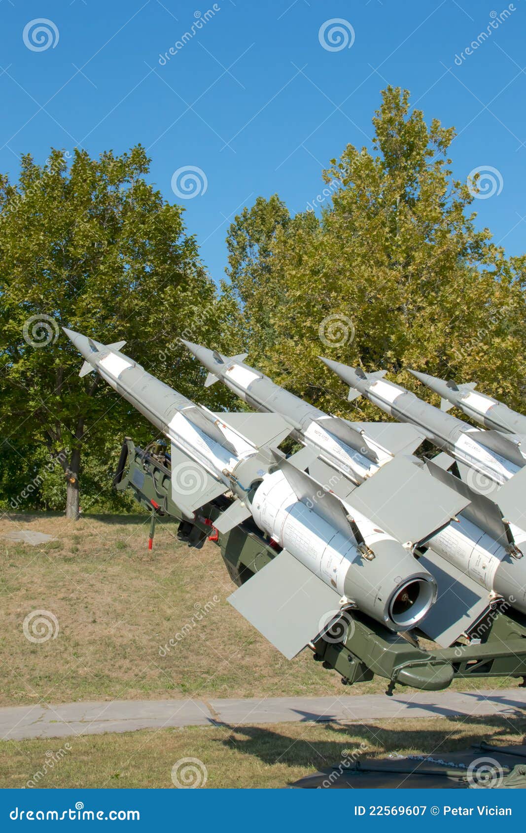 Luchtafweer raketten stock afbeelding. Image of lucht - 22569607