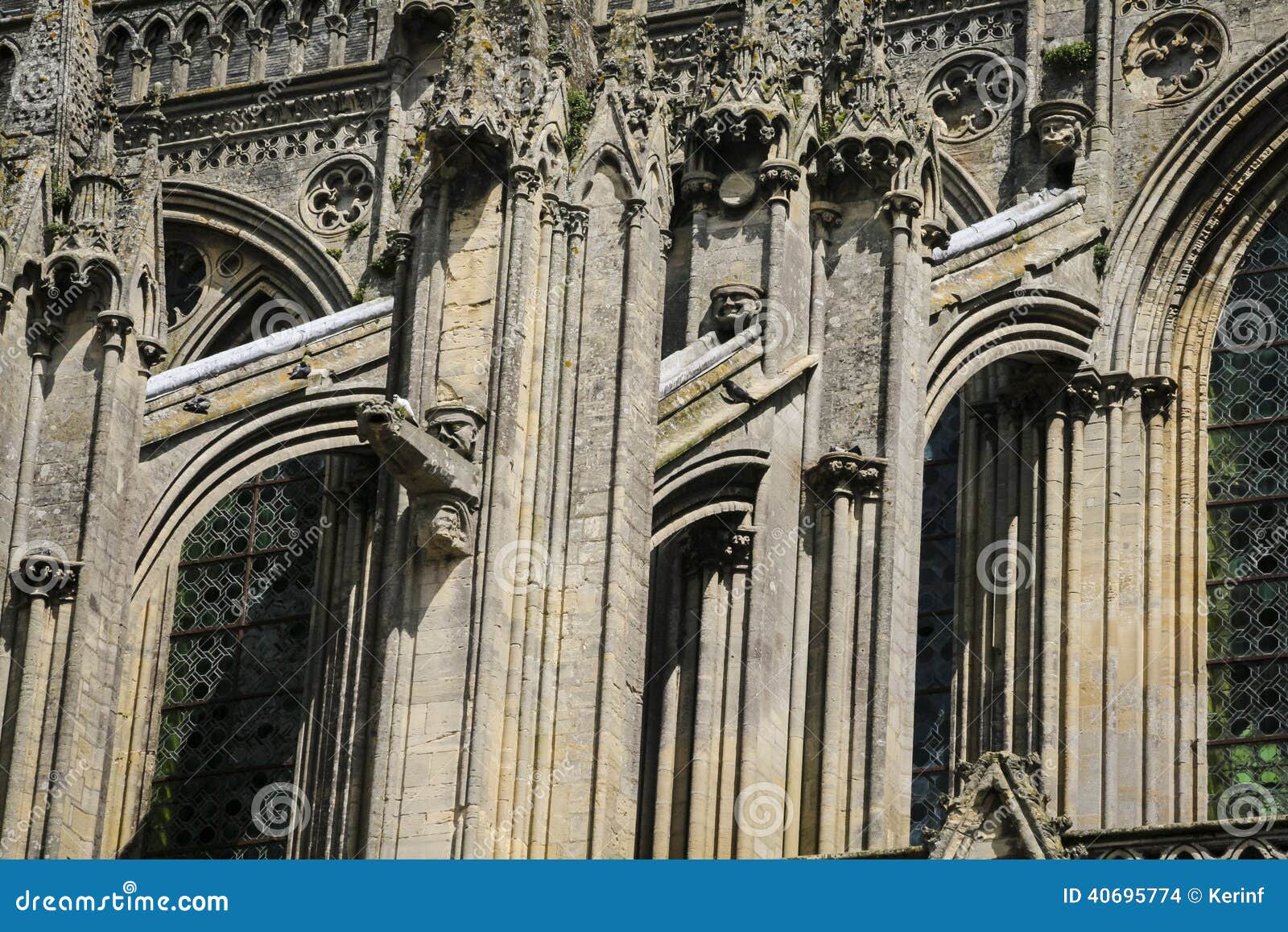 Luchtboog Op De Kathedraal Van Bayeux Stock Foto - Image of historisch ...