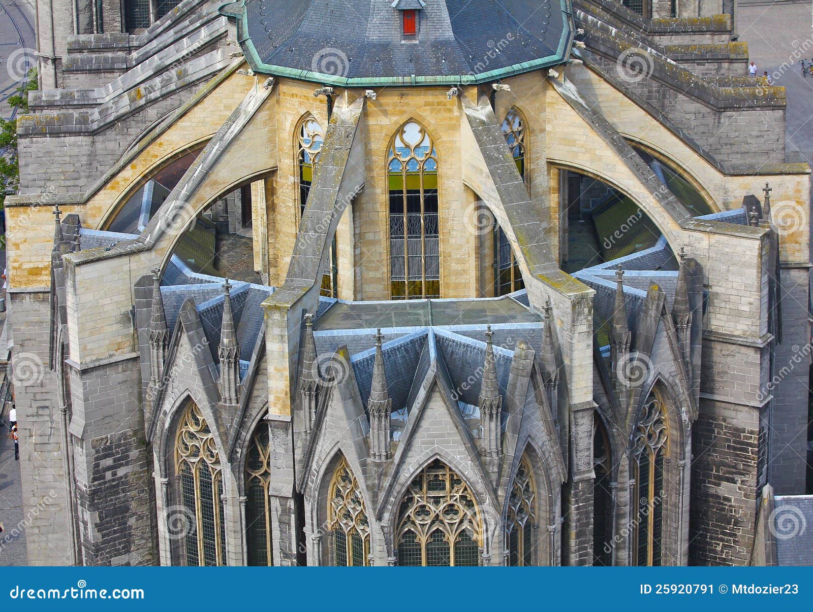 Luchtboog Op Kerk in Gent, België Stock Afbeelding - Image of gebouw ...