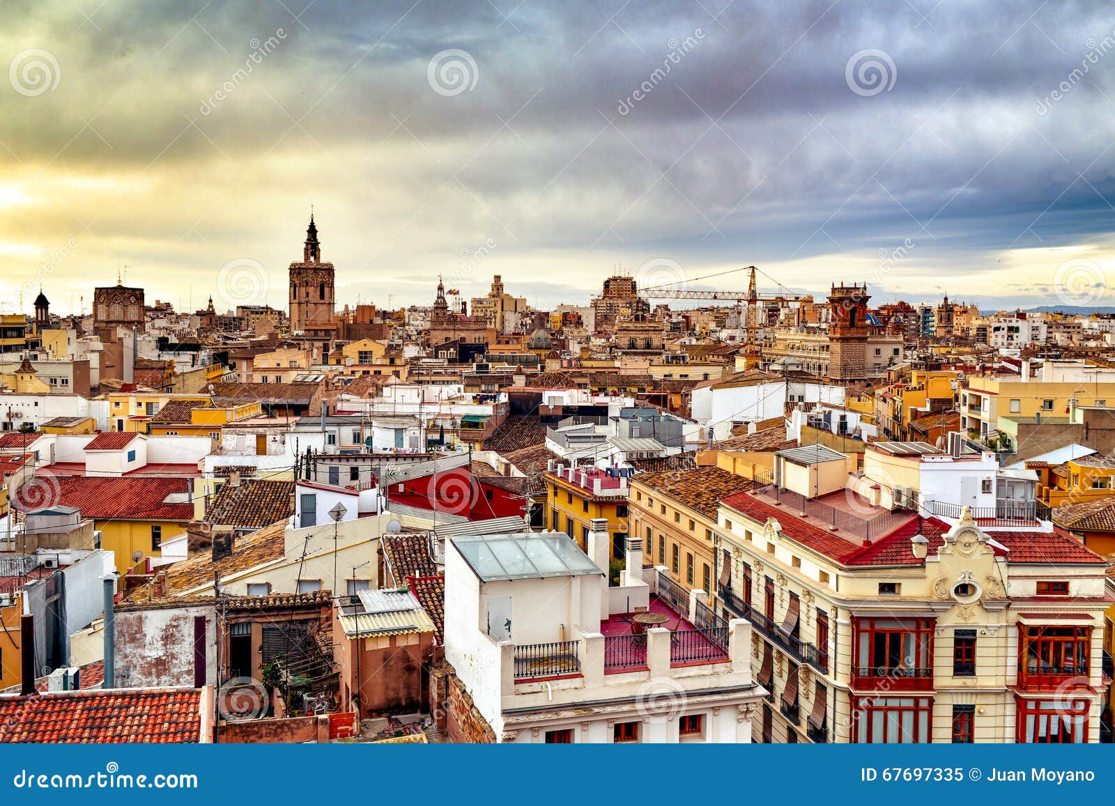 Luchtmening Van De Oude Stad Van Valencia, Spanje Stock Afbeelding ...