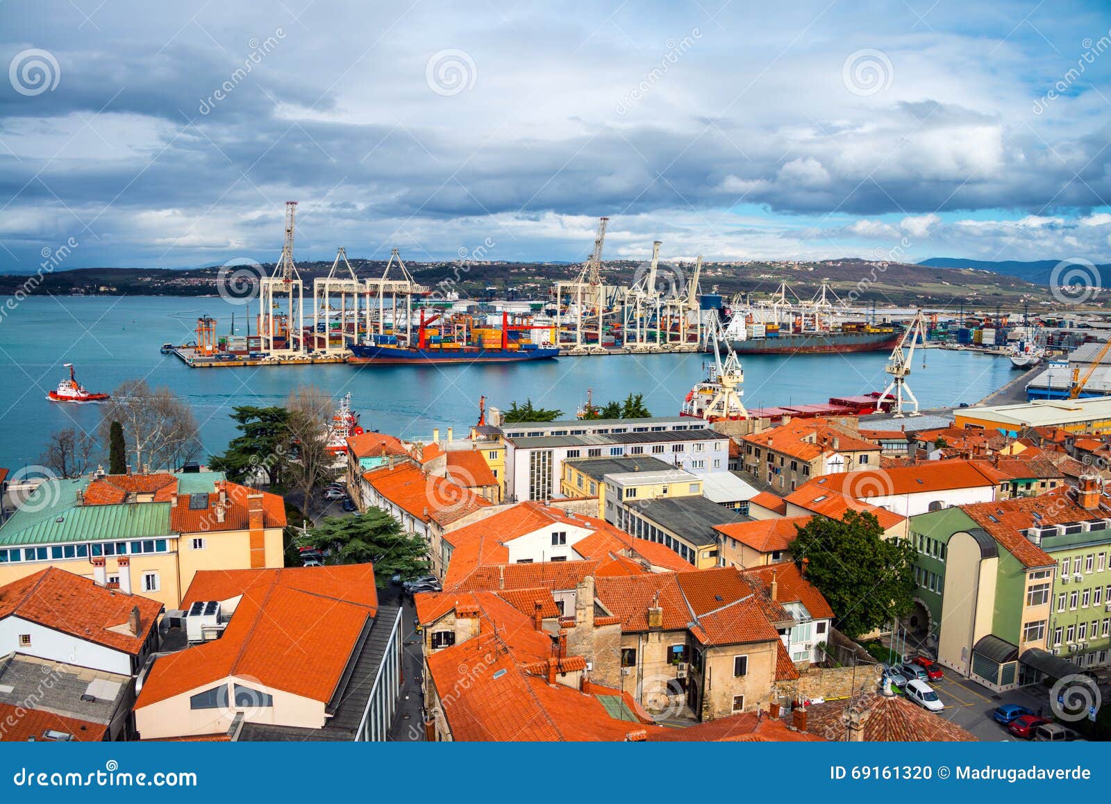 Luchtmening Van Haven in Koper, Slovenië Redactionele Afbeelding ...