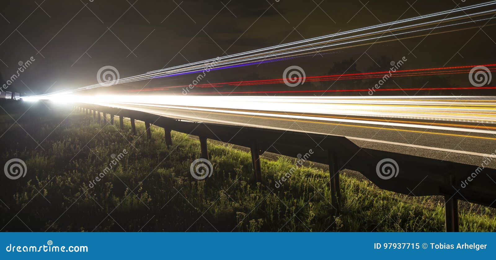 Luci Della Strada Principale Alla Notte Immagine Stock - Immagine di ...