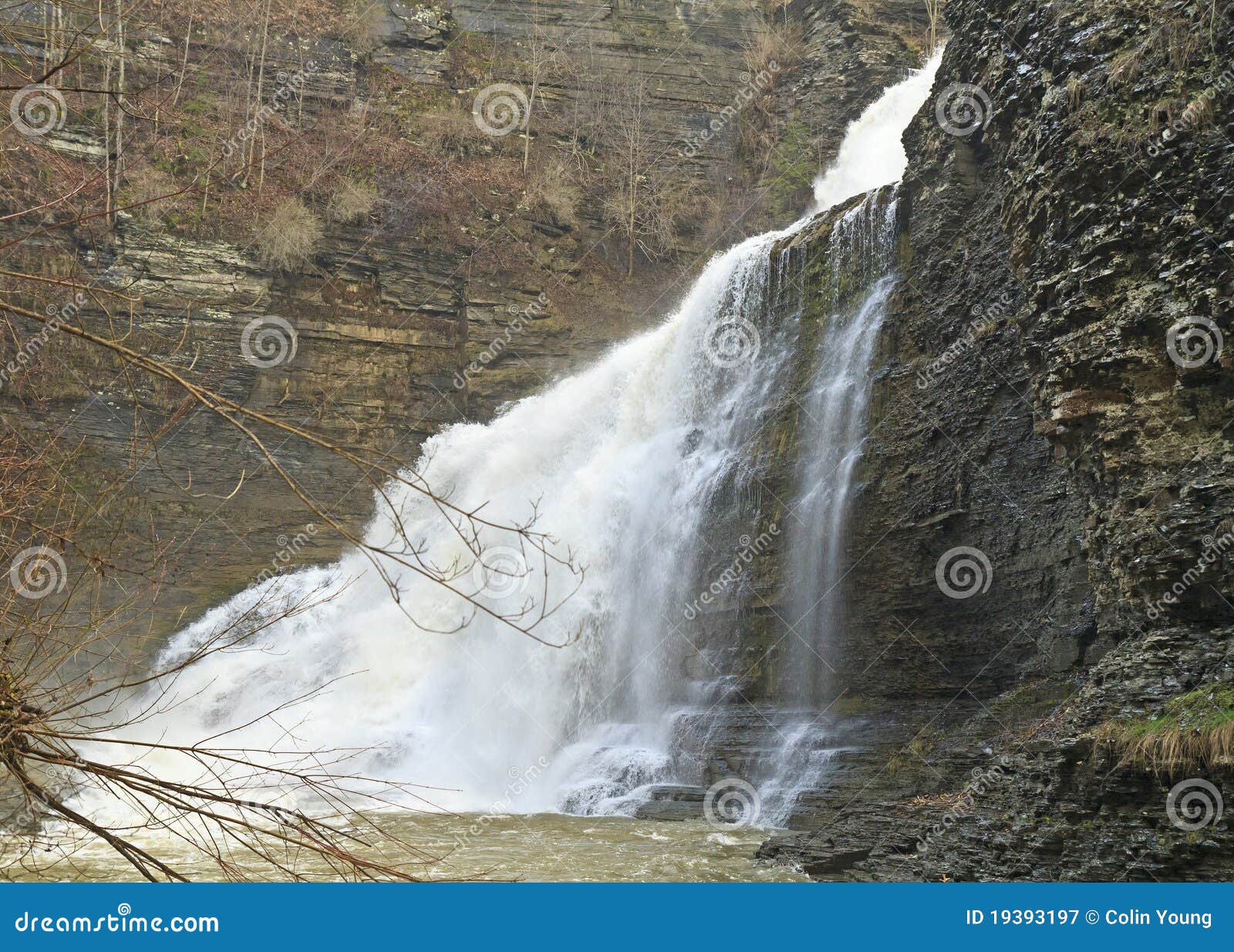 Lucifer baja de debajo imagen de archivo. Imagen de rastro - 19393197