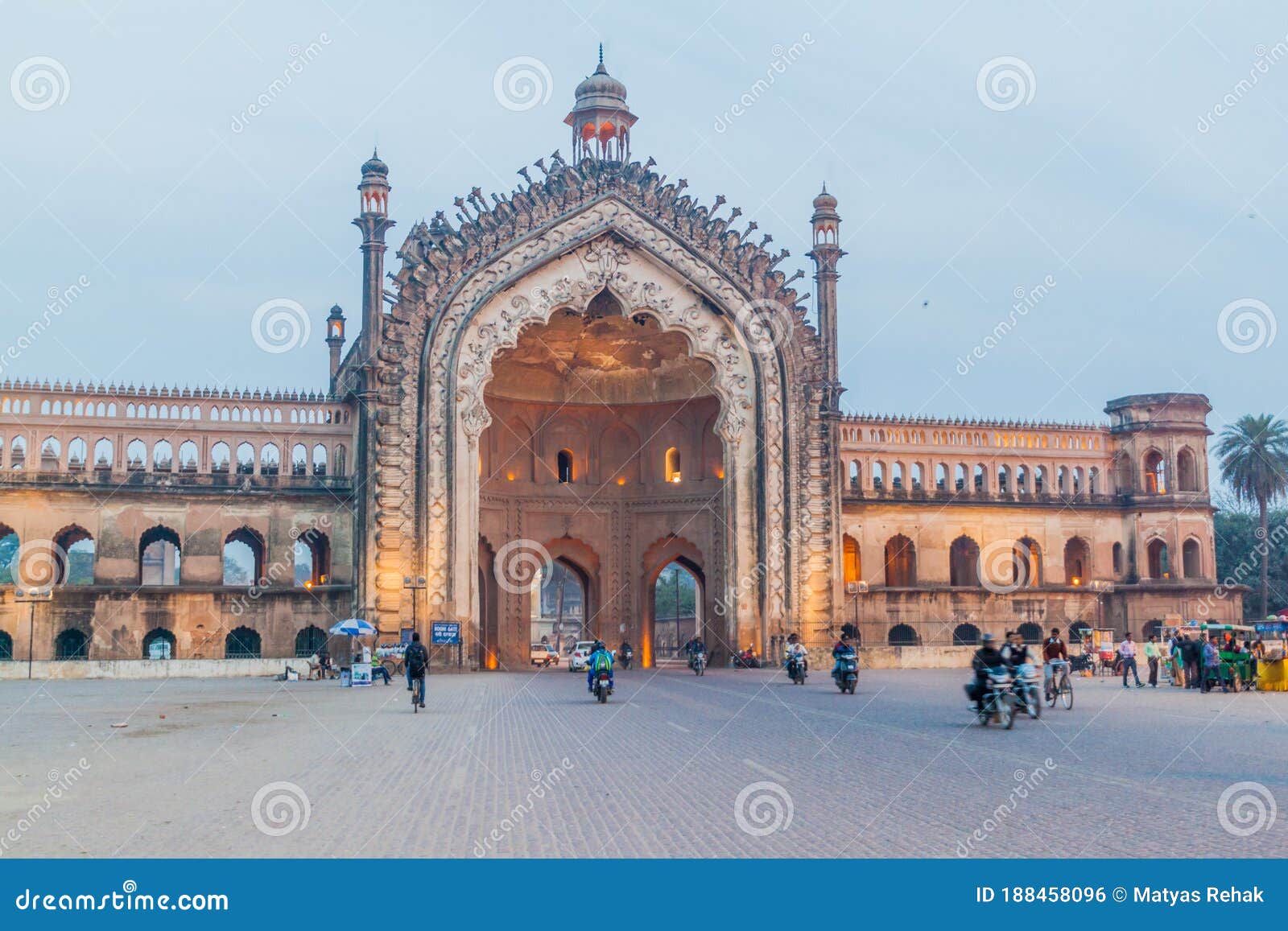 LUCKNOW, INDIA - FEBRUARY 3, 2017: Rumi Darwaza Gate in Lucknow, Uttar ... LUCKNOW, INDIA - FEBRUARY 3, 2017: Rumi Darwaza Gate in Lucknow, Uttar ...