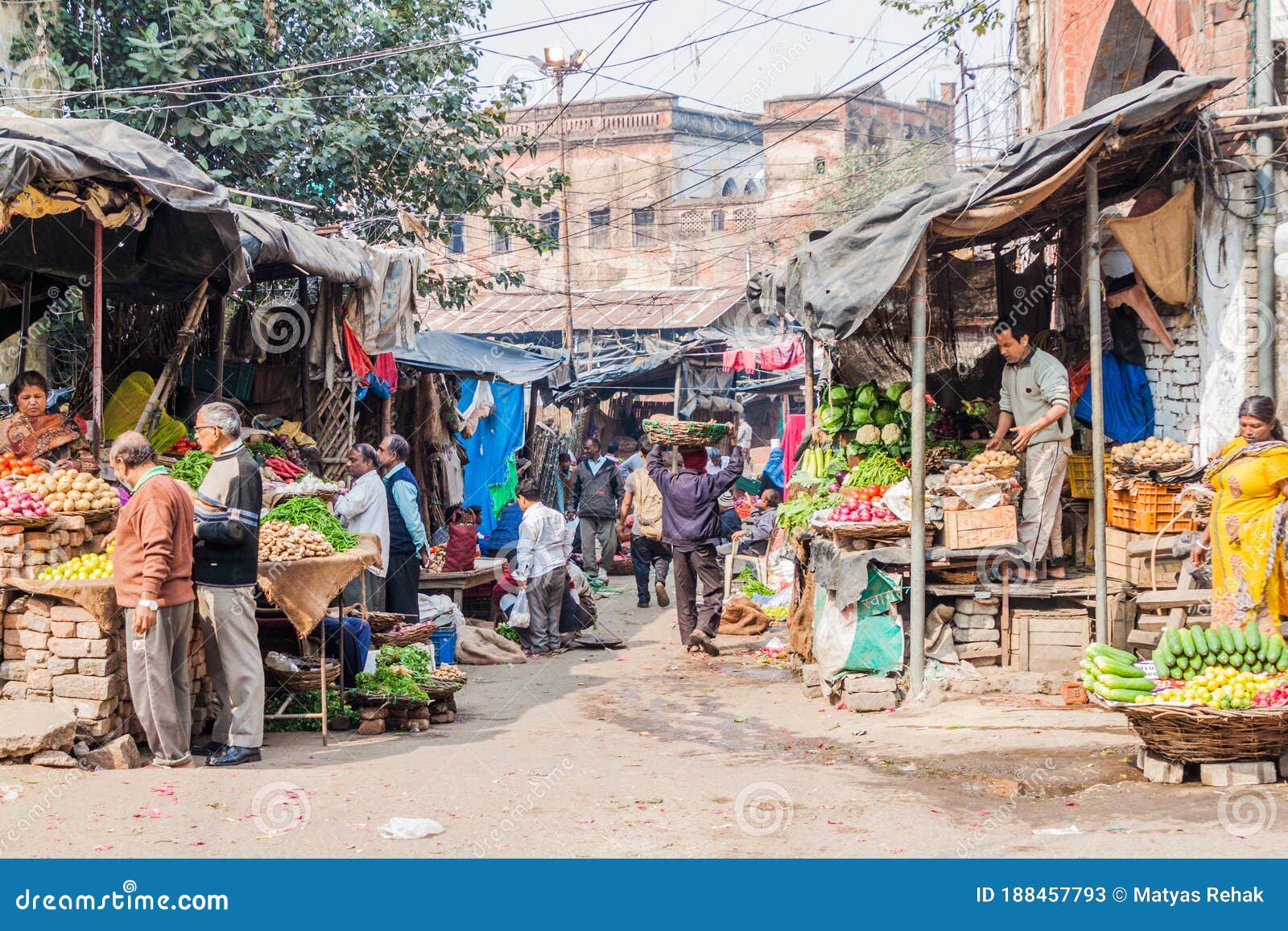 LUCKNOW, INDIA - FEBRUARY 3, 2017: Vegetable Market in Lucknow, Uttar ... LUCKNOW, INDIA - FEBRUARY 3, 2017: Vegetable Market in Lucknow, Uttar ...