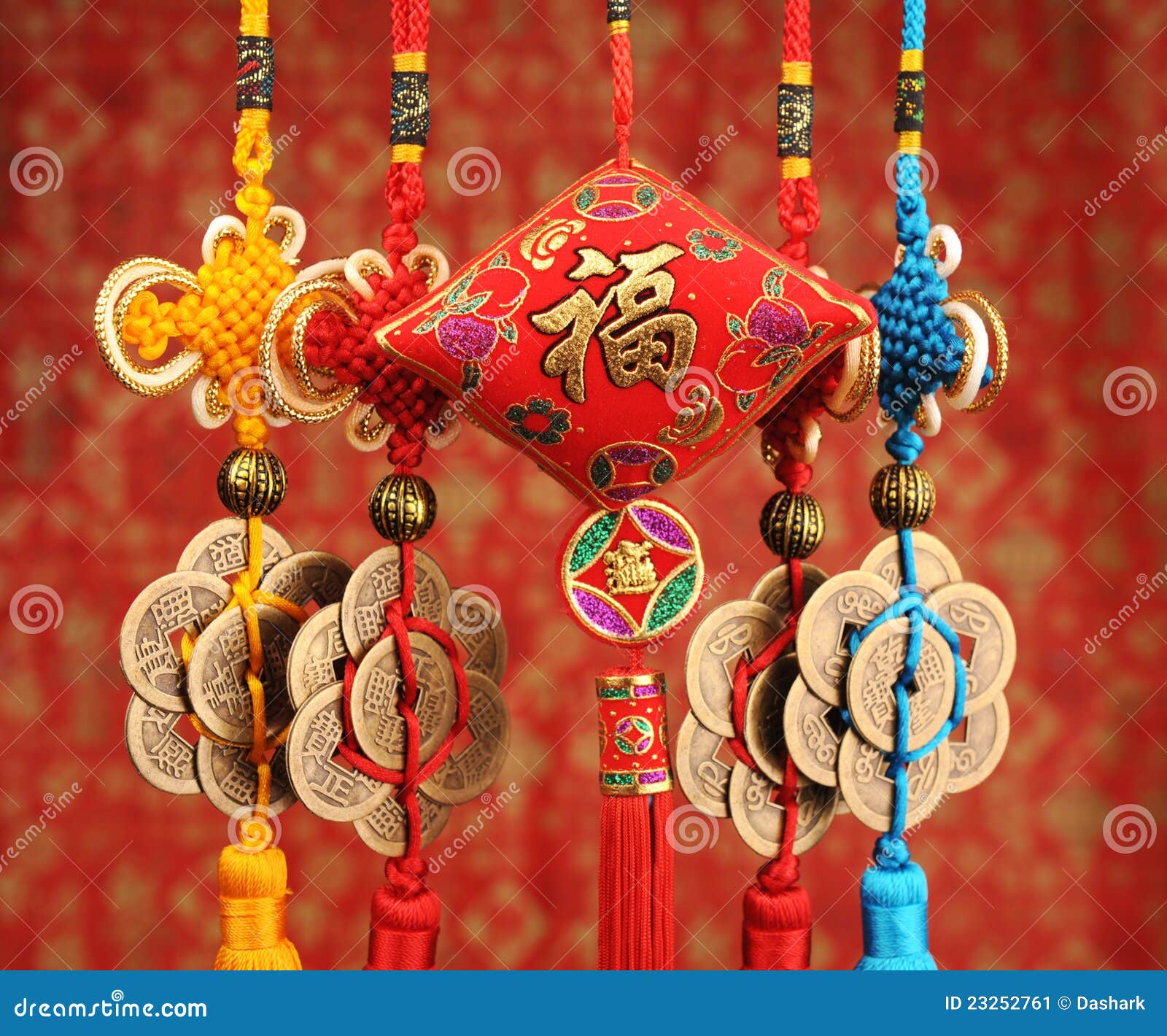 Lucky Knot for Chinese New Year Stock Image - Image of asia, gold: 23252761