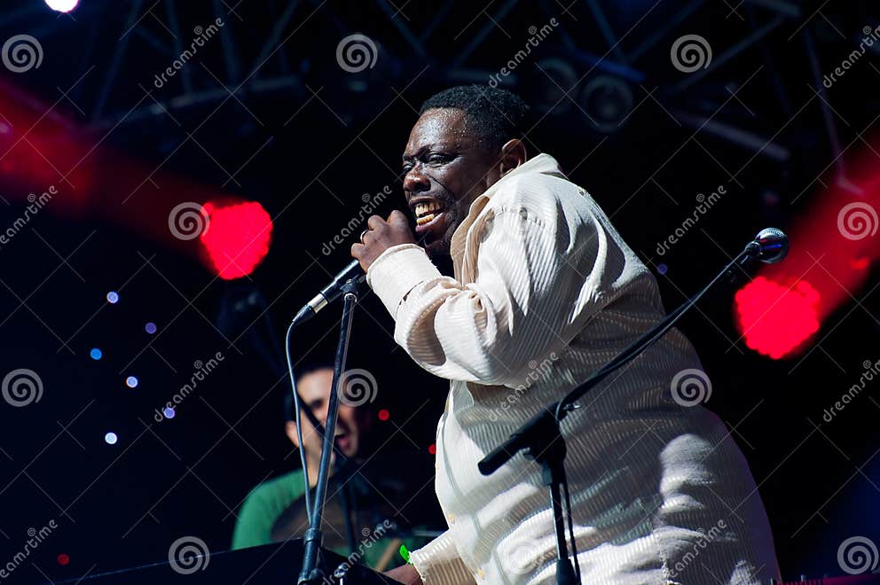 Lucky Peterson sings editorial stock photo. Image of light - 20908693