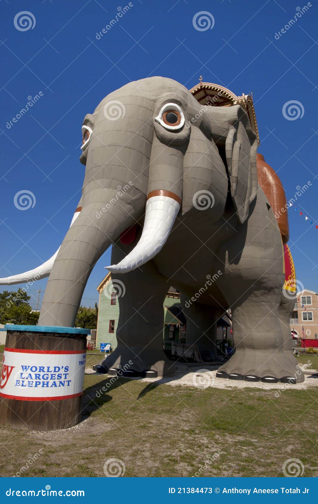 Lucy the Elephant editorial stock photo. Image of oldest - 21384473