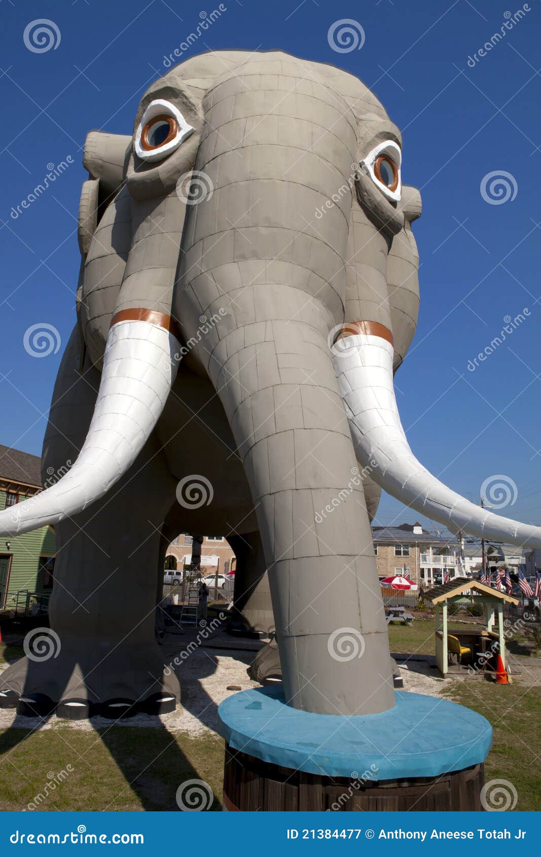 Lucy the Elephant editorial photography. Image of historic - 21384477