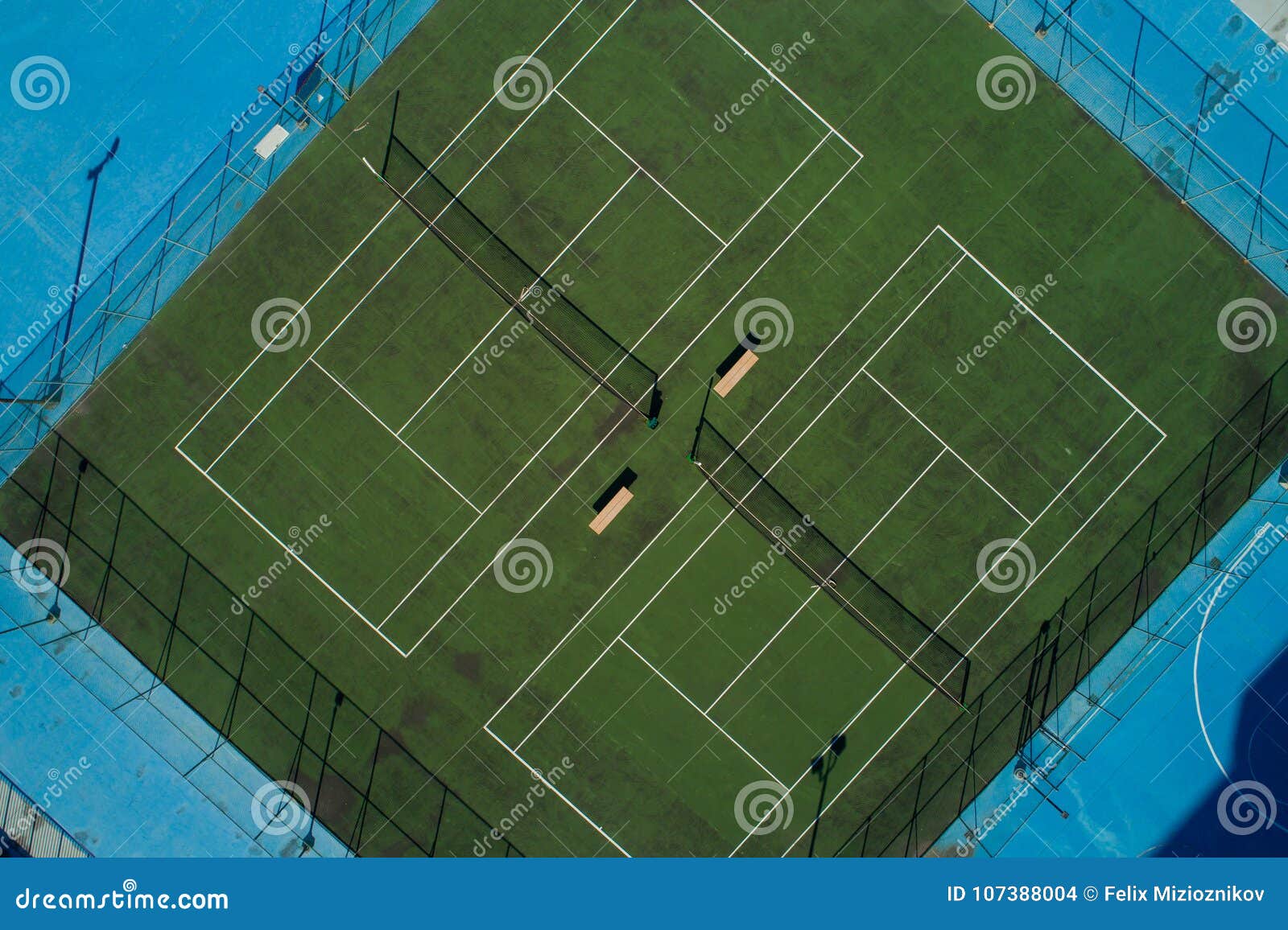 Luftbild Eines Ampty Tennisplatzes Stockfoto - Bild von auszug, foto ...