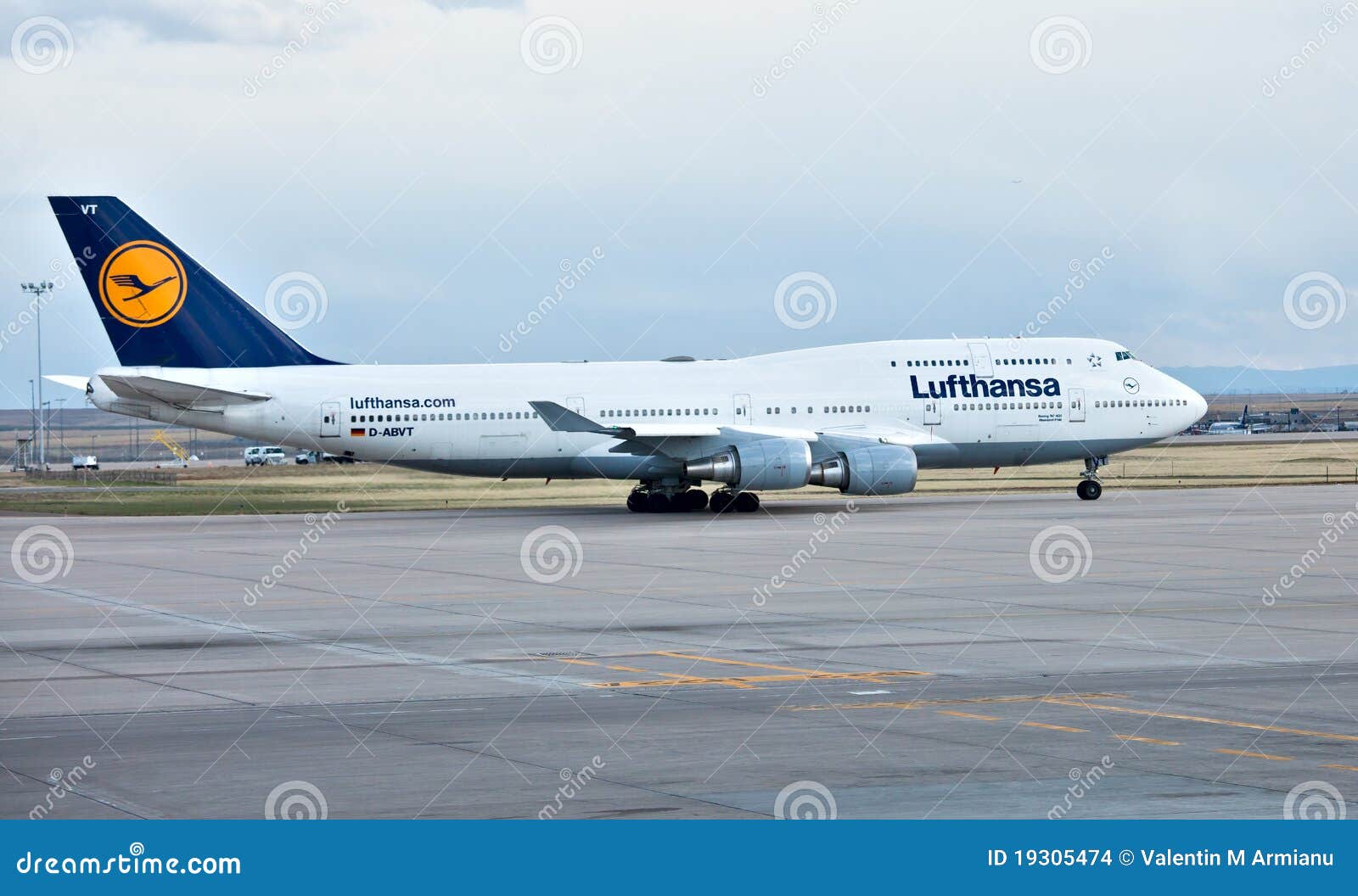 Lufthansa Boeing 747-400 editorial stock image. Image of business ...