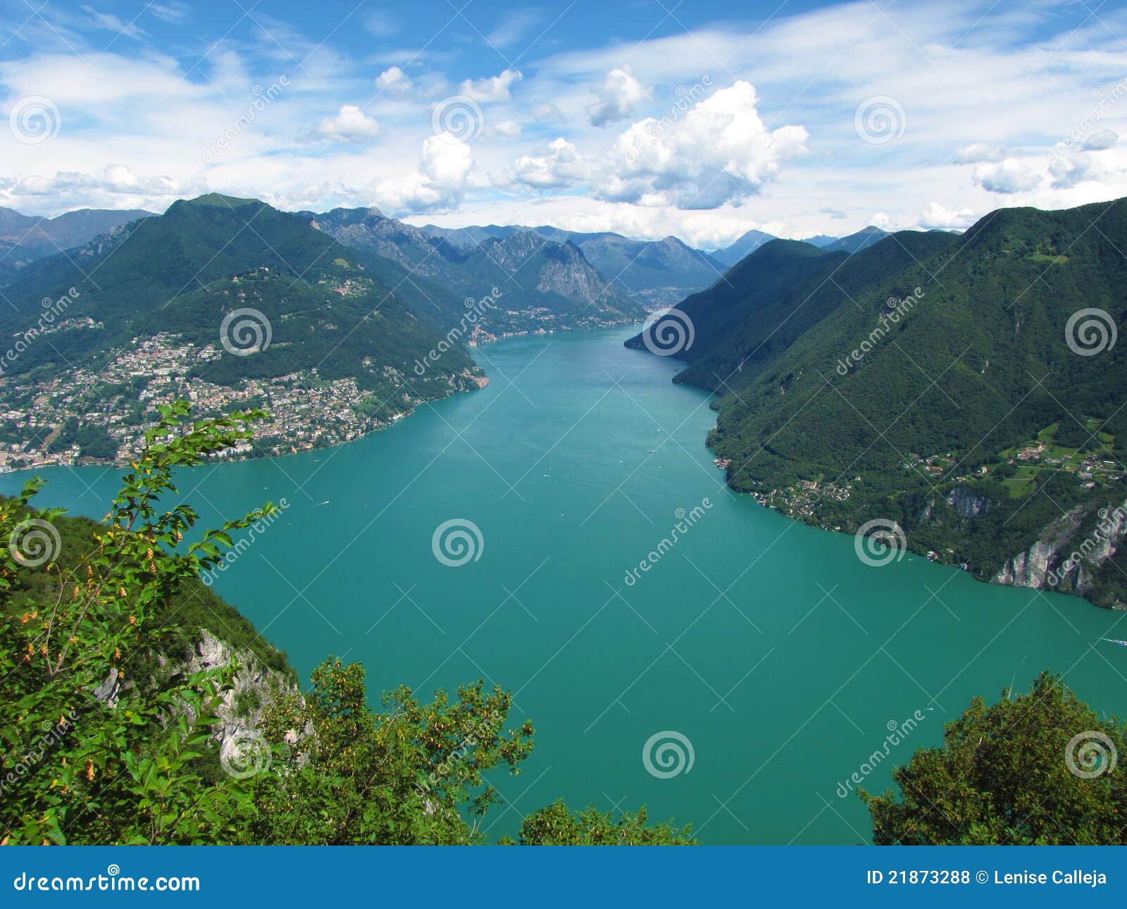 Lugano meer in Zwitserland stock foto. Image of wolk - 21873288