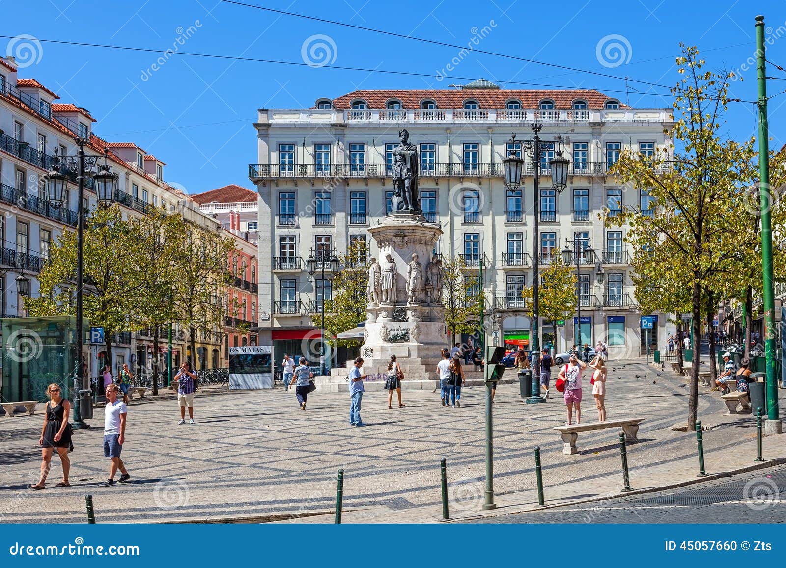 Luis De Camoes Square, Lisbonne Image éditorial - Image du lisbonne ...