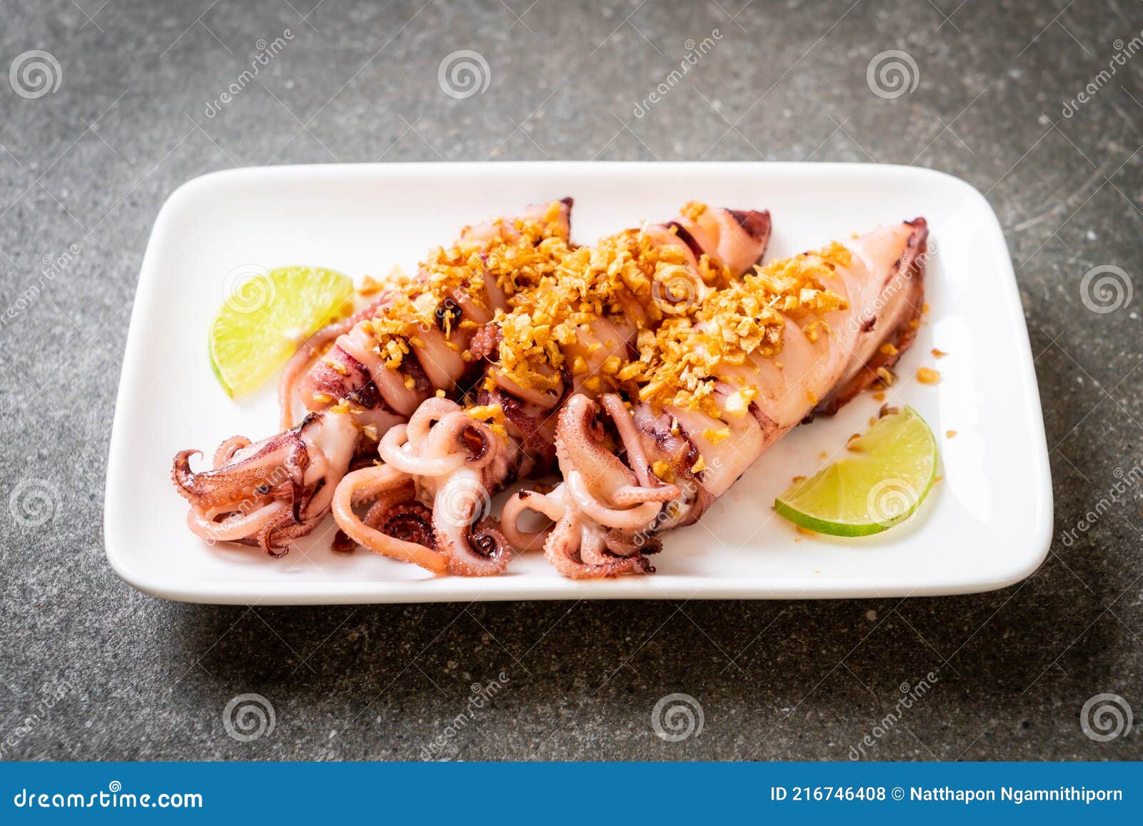 Lula frita com alho foto de stock. Imagem de animal - 216746408