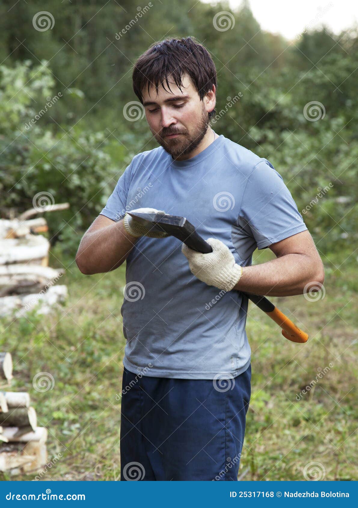 Lumberman with an axe stock photo. Image of lumberman - 25317168