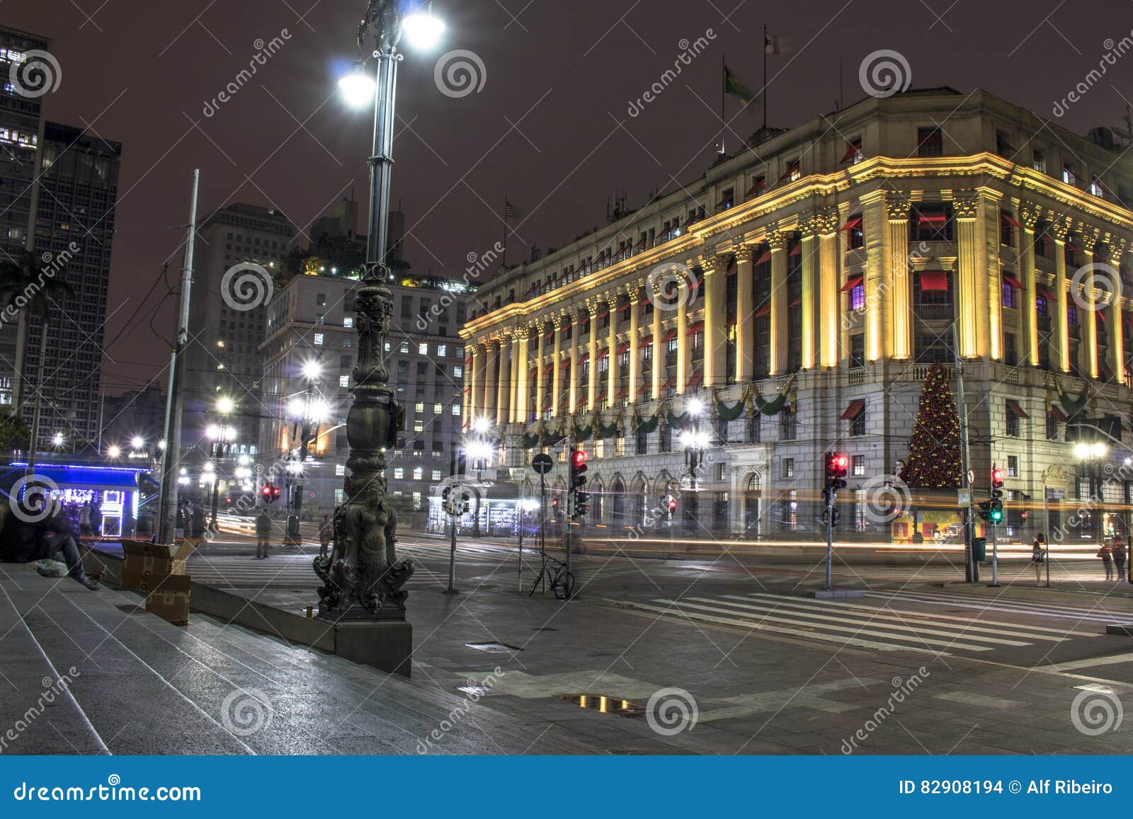 Lumière De Centre Commercial Image stock éditorial - Image du financier ...