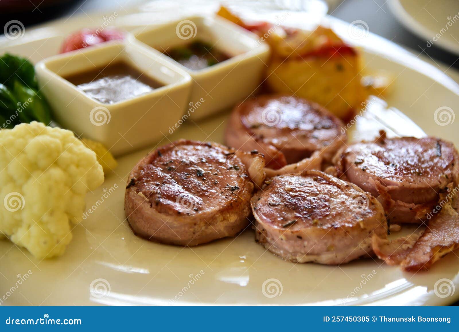 Lump Meat with Black Pepper Sauce and Spinach Stock Image - Image of ...