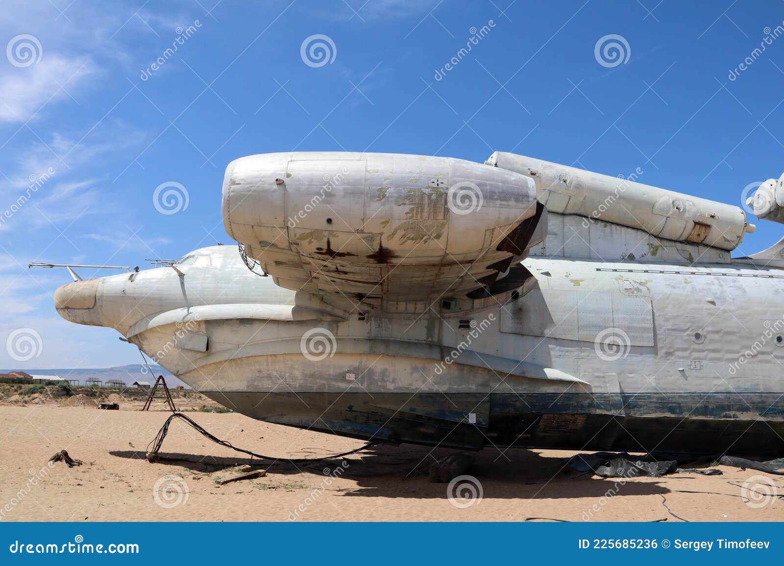 Lun-class Ekranoplan Floatplane - Unique Soviet Weaponry on the Beach ...