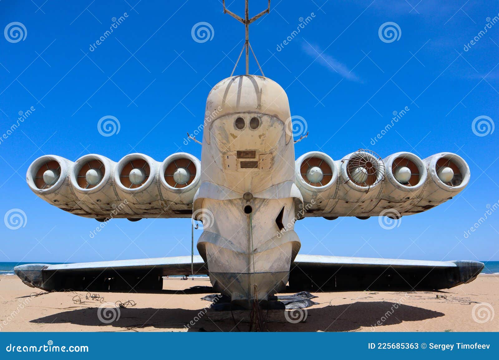 Lun-class Ekranoplan Floatplane - Unique Soviet Weaponry On The Beach ...