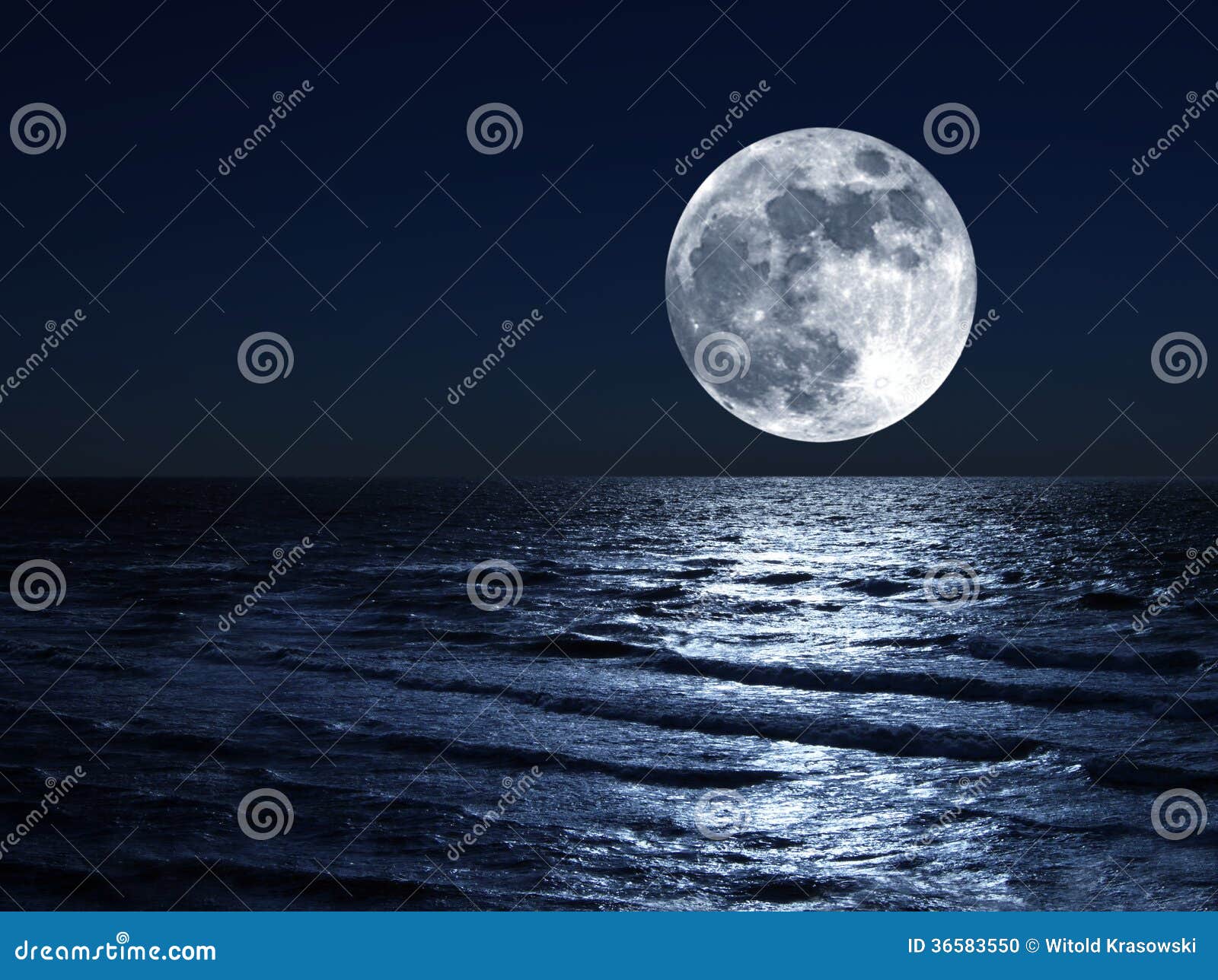 Luna sopra il mare fotografia stock. Immagine di siderale - 36583550