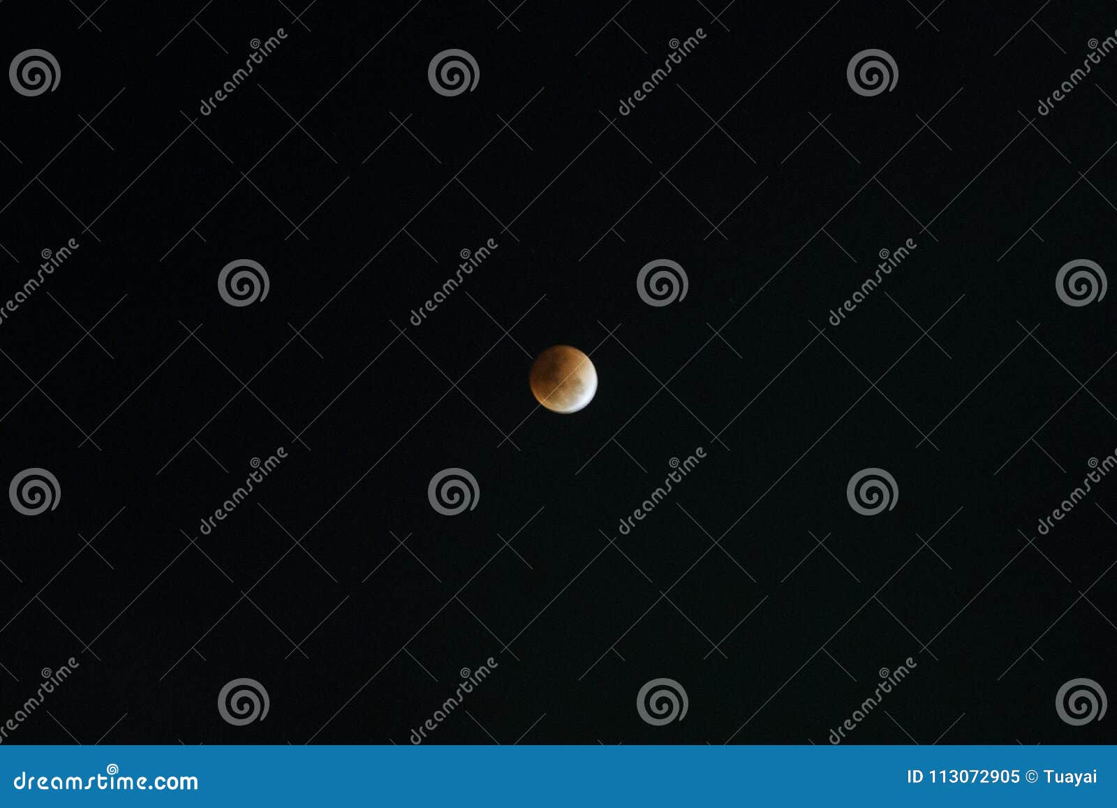 A Lunar Eclipse Occurs when the Moon Passes Directly Behind Earth and ...