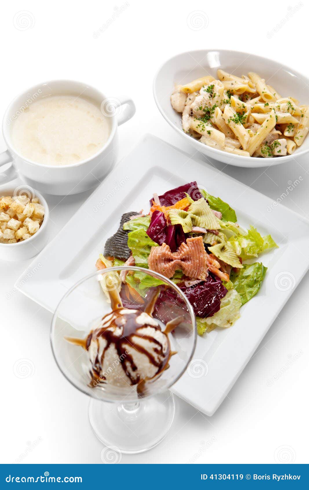 Lunch stock afbeelding. Image of maaltijd, plaat, salade - 41304119