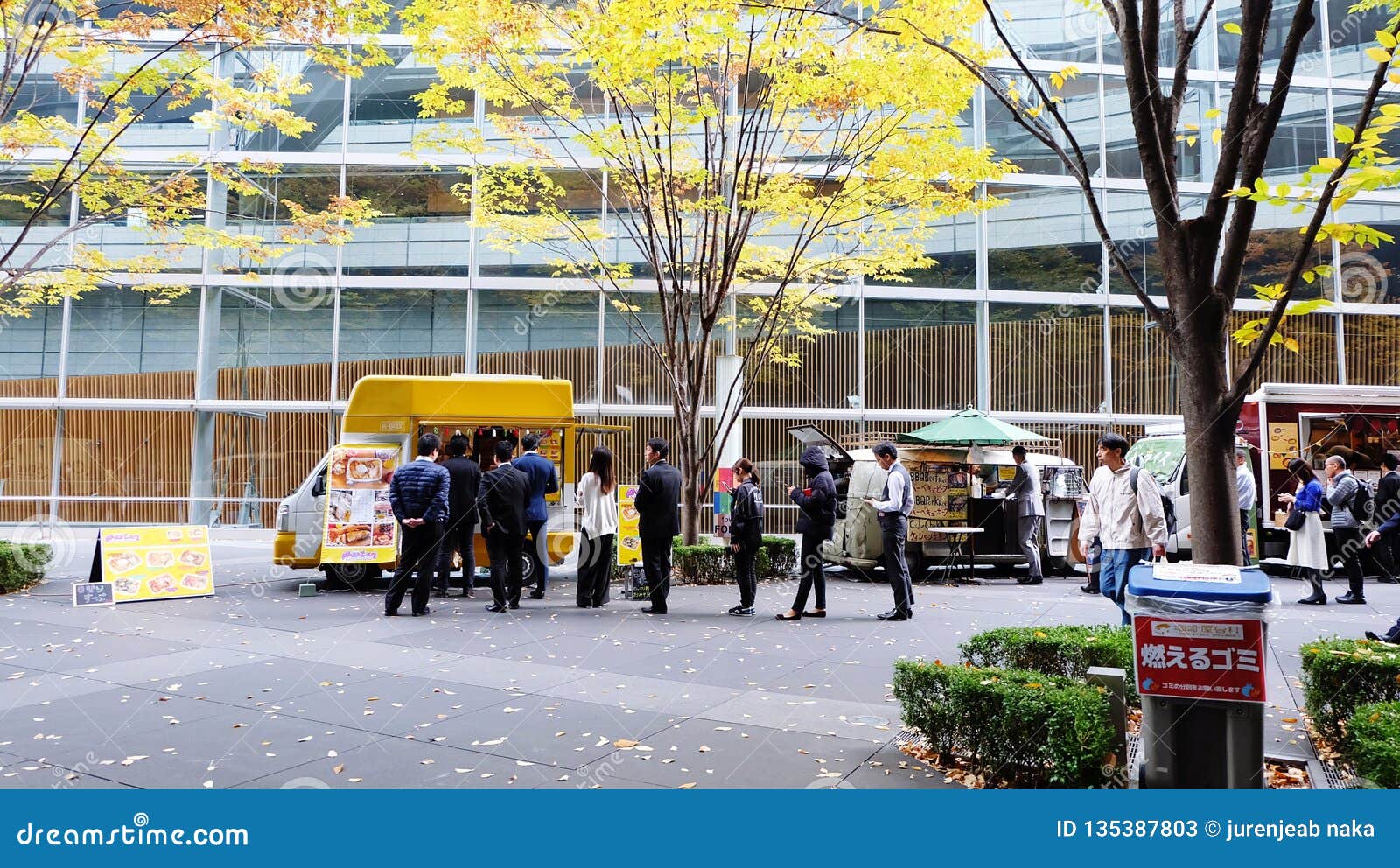 Lunch queue food in Tokyo editorial stock photo. Image of food - 135387803