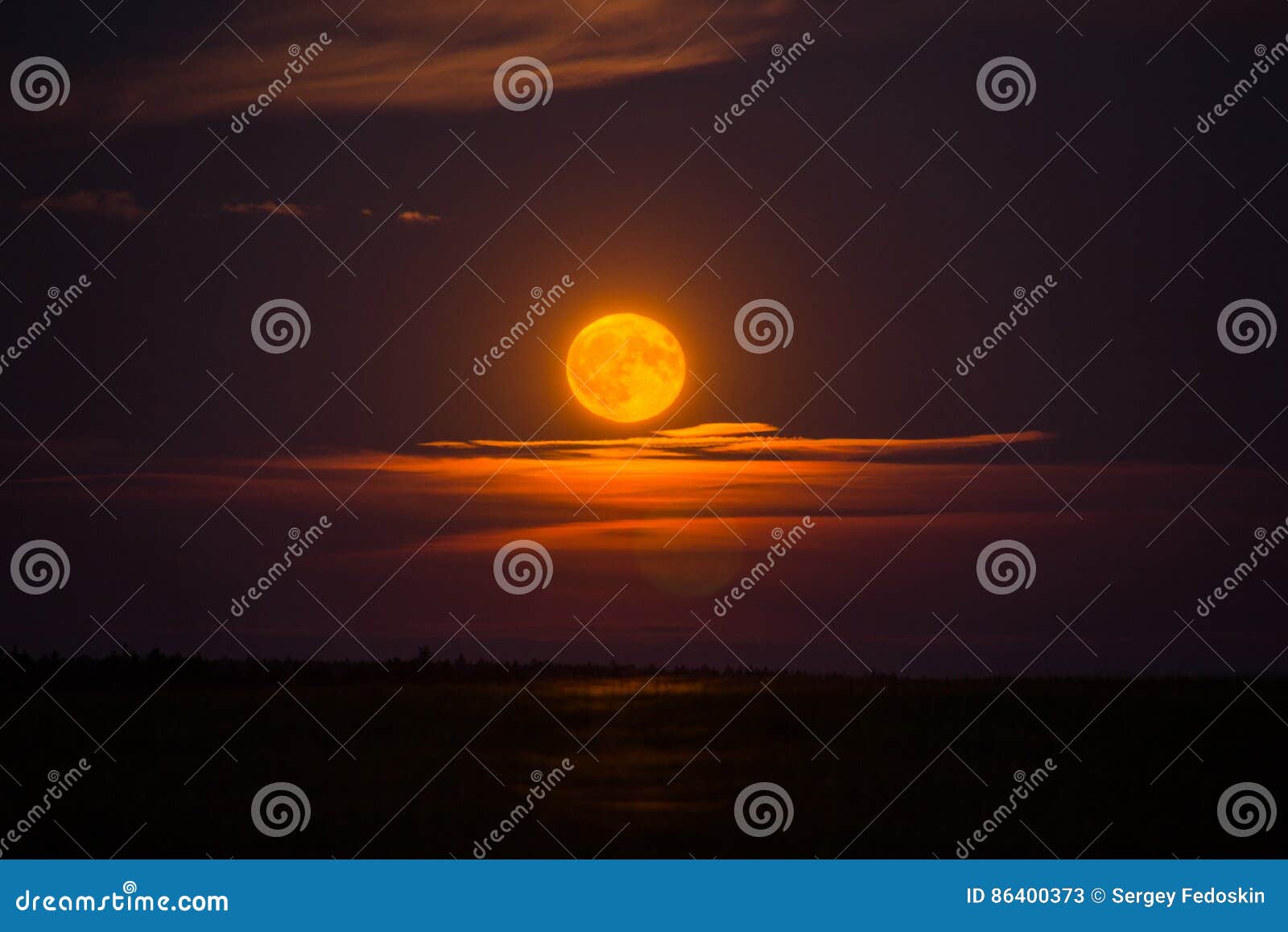 Lune rouge de sang image stock. Image du fond, halloween - 86400373