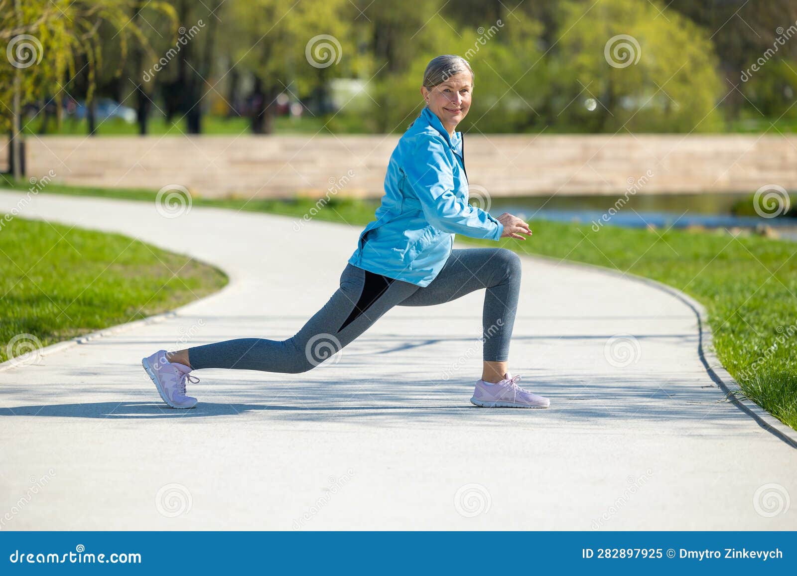 Woman Exercising in the Park and Doing Lunging Stock Image - Image of ...