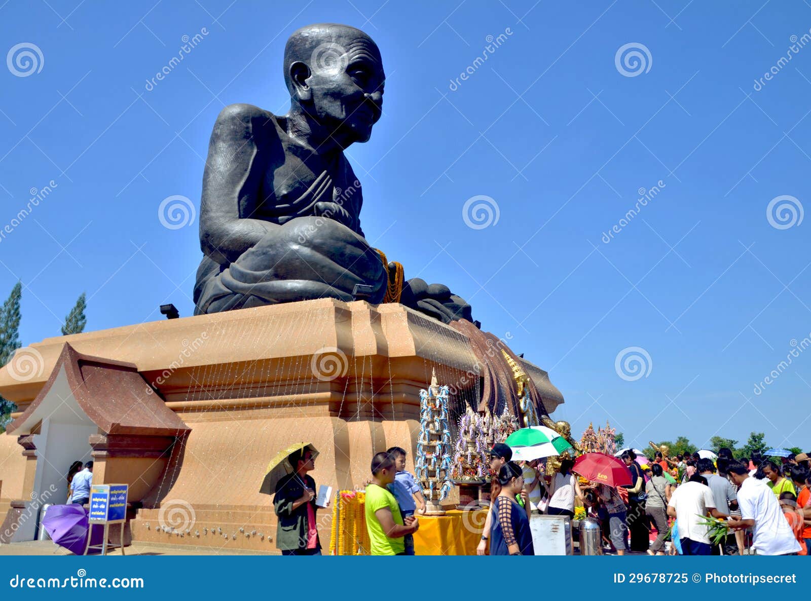 Lungpoo tuad wat changhai editorial image. Image of breeze - 29678725