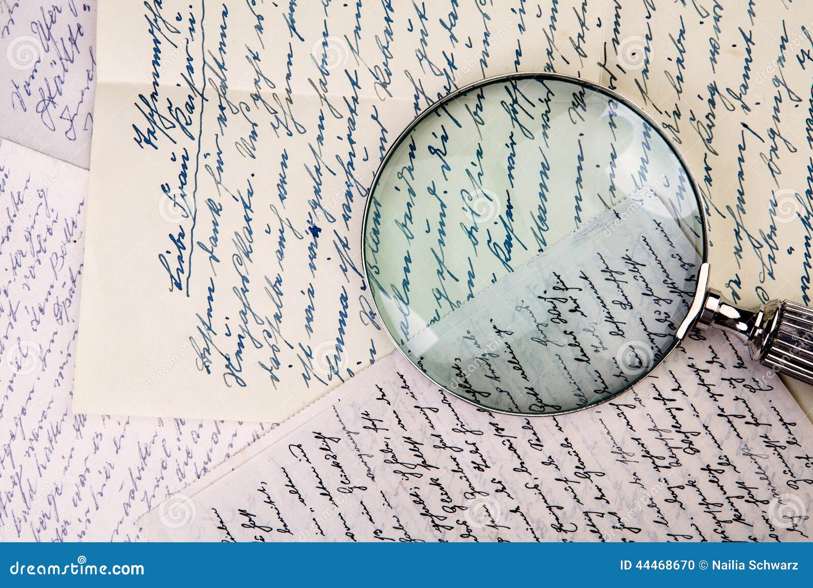 Lupa e letras do vintage foto de stock. Imagem de manuscrito - 44468670