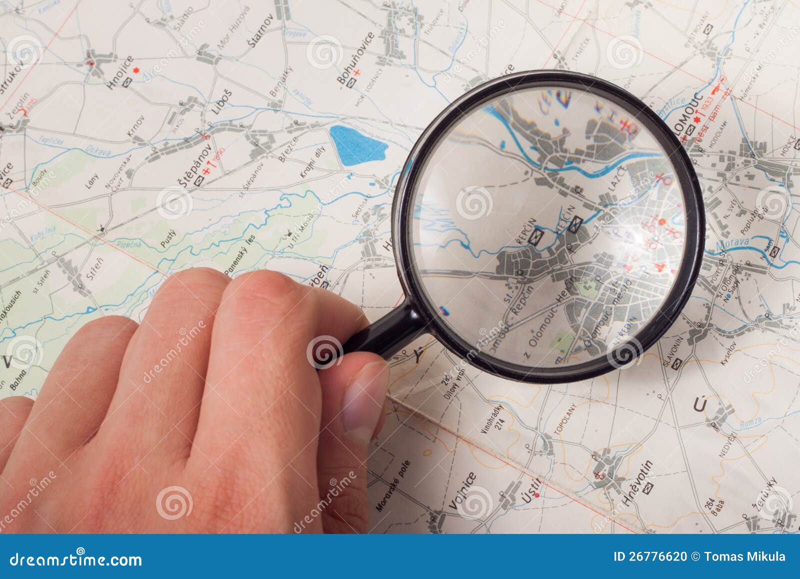Lupa e mapa foto de stock. Imagem de lente, instrumento - 26776620