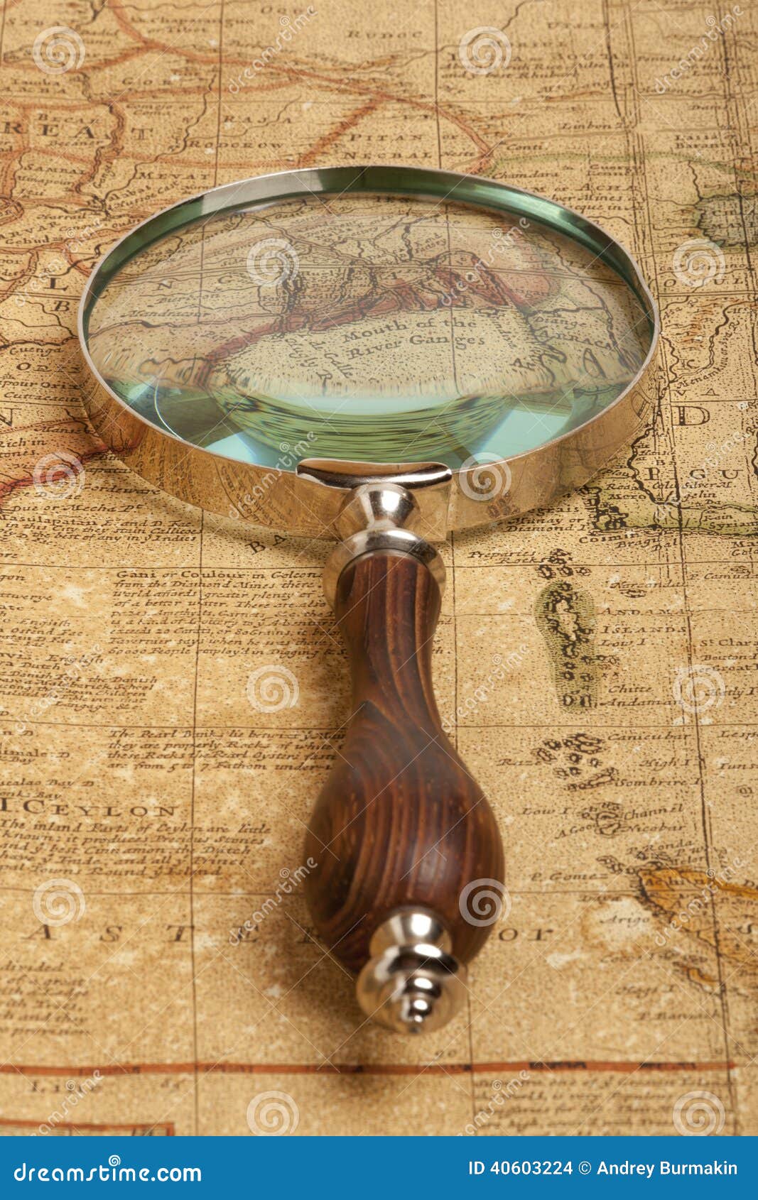 Lupa e mapa foto de stock. Imagem de turista, geografia - 40603224