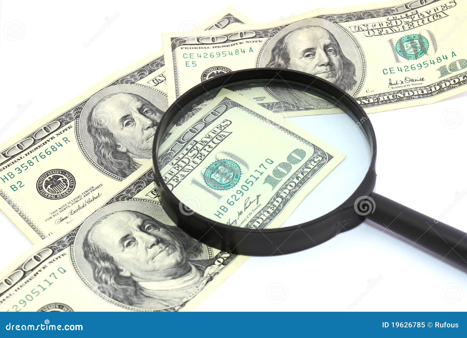 Lupa no fundo do dinheiro, imagem de stock. Imagem de vidro - 19626785