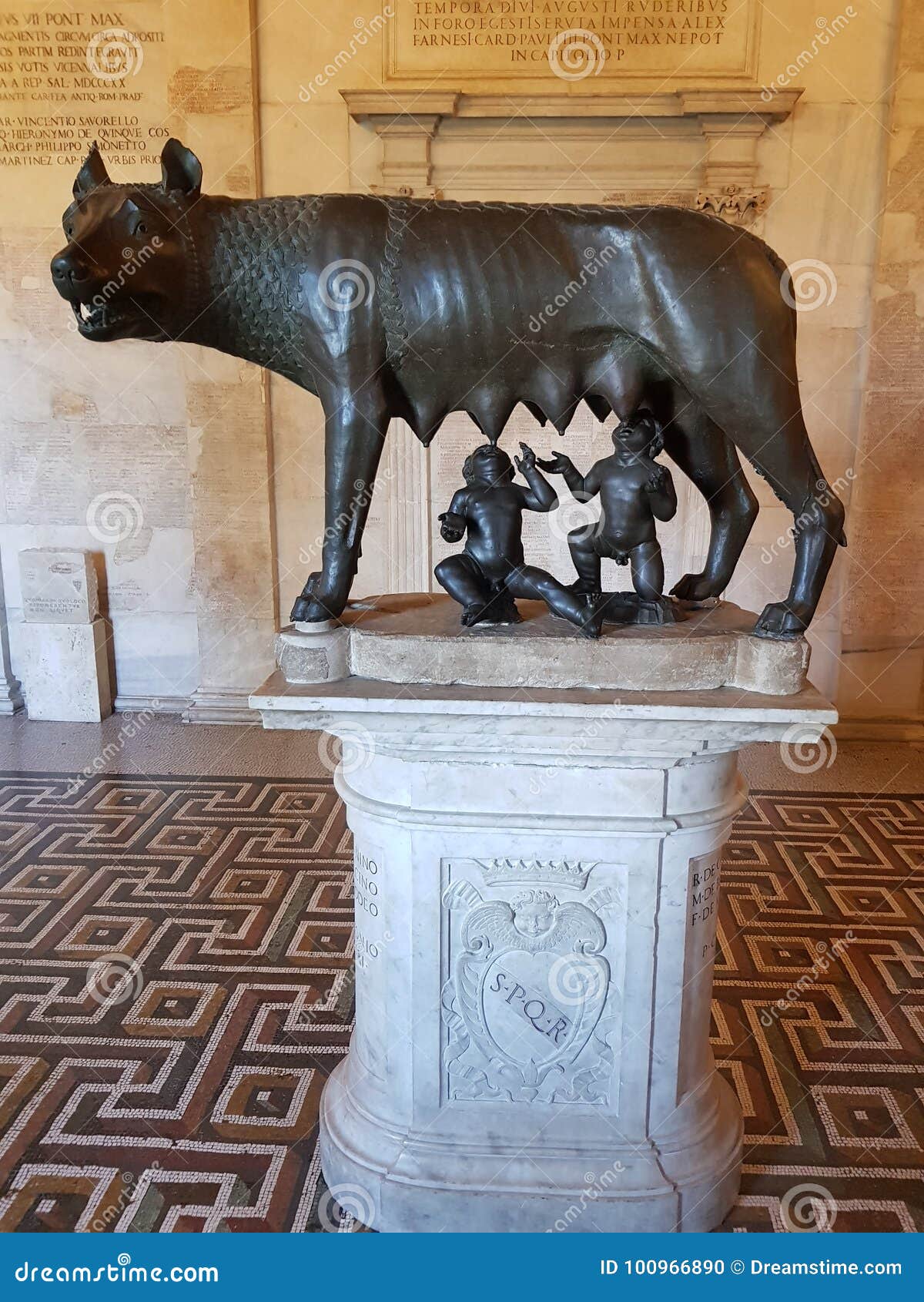 Statue Of Lupa Capitolina Capitoline Wolf, Capitoline Museum, Rome ...