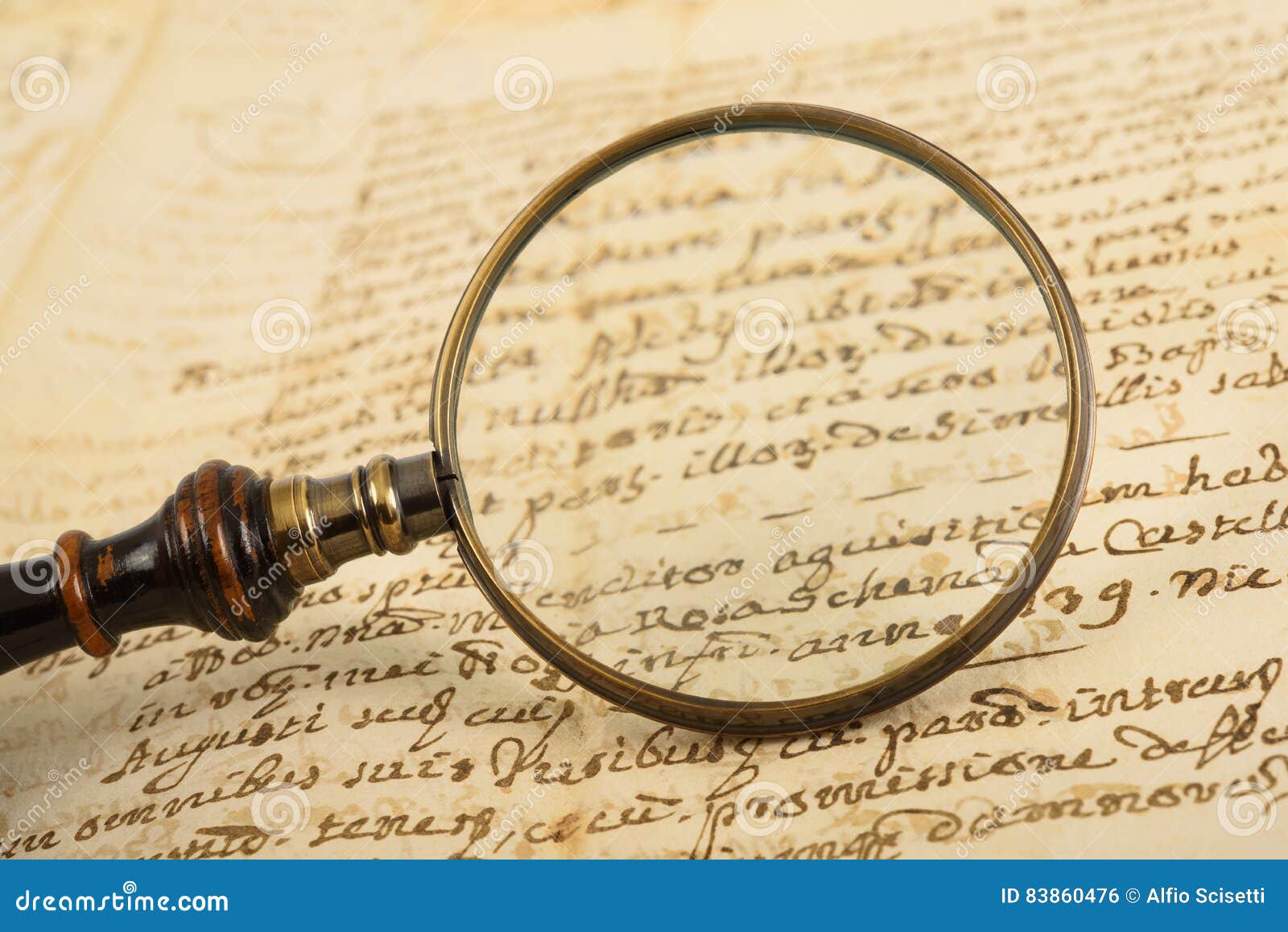 Lupa velha foto de stock. Imagem de lente, ampliar, leitura - 83860476