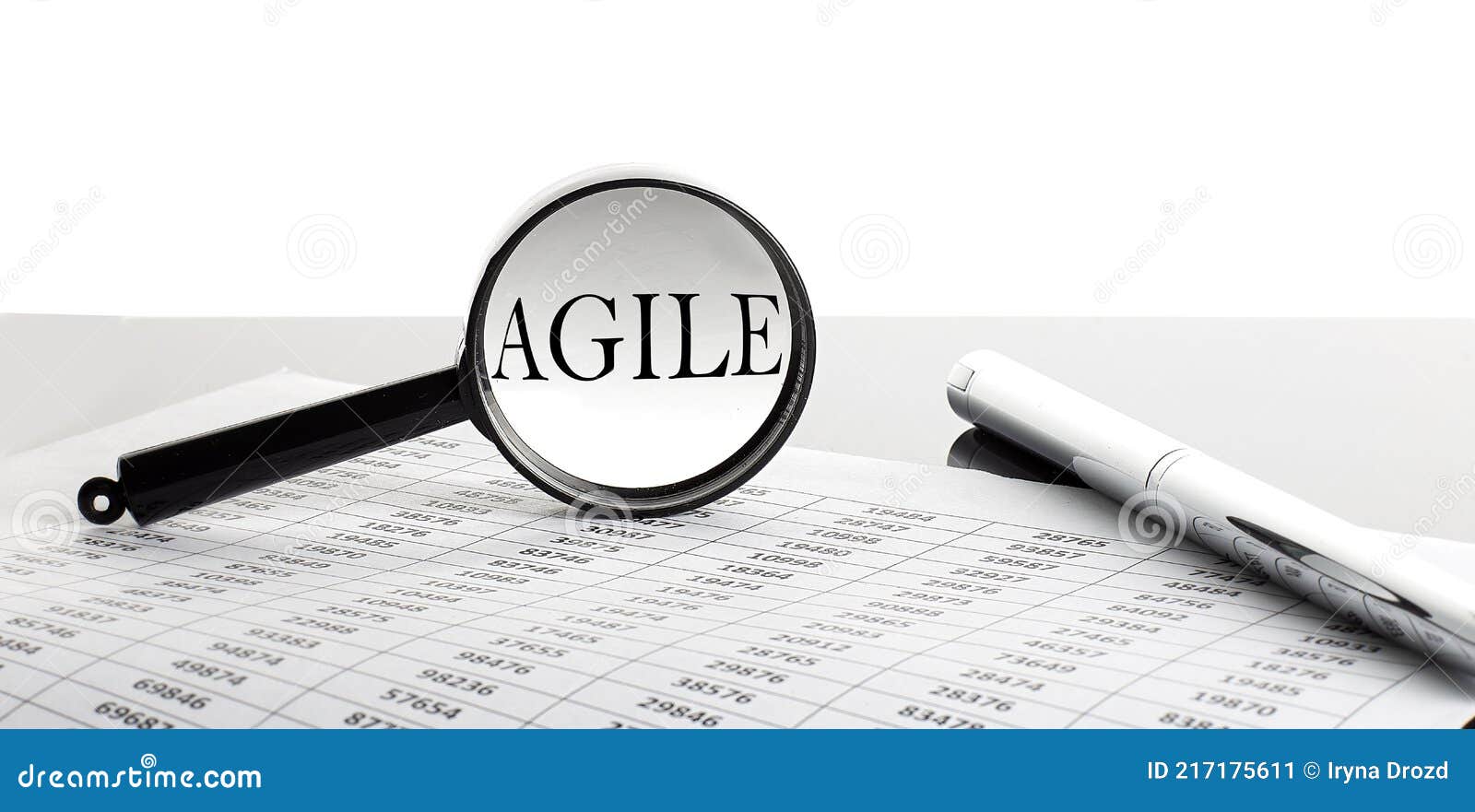 Lupe Mit Text Agil Auf Chart Hintergrund Mit Stift Stockbild - Bild von ...