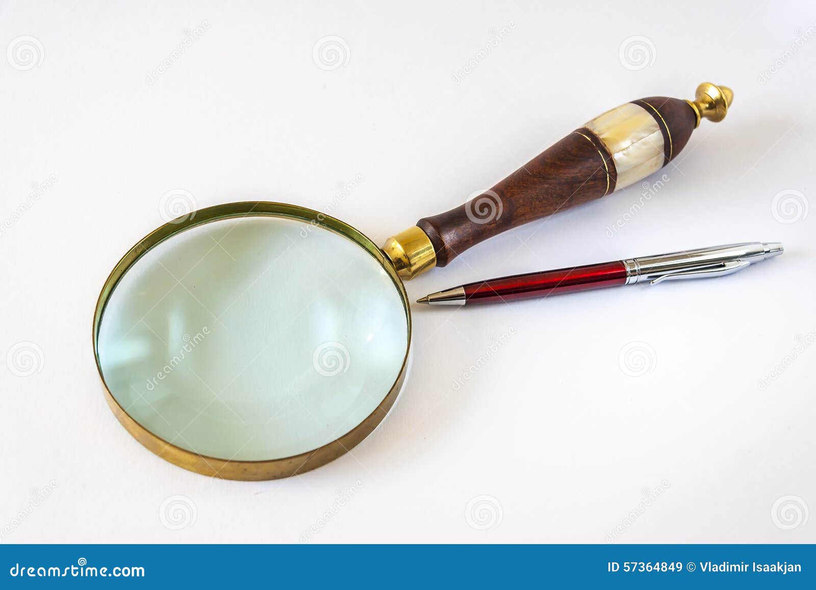 Lupe Und Kugelschreiber Pen on White Backgroundr Stockbild - Bild von ...