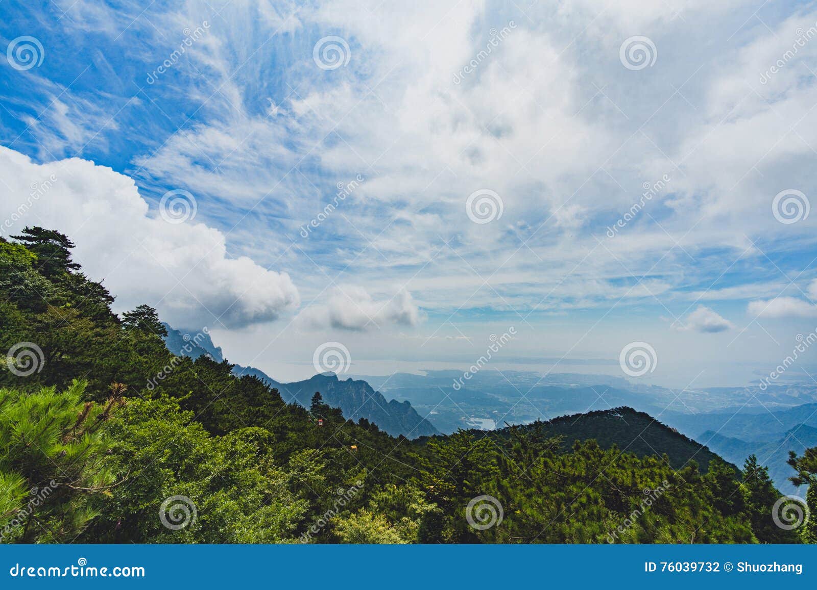 LUSHAN Mountains and Clouds Stock Photo - Image of mountlu, tree: 76039732