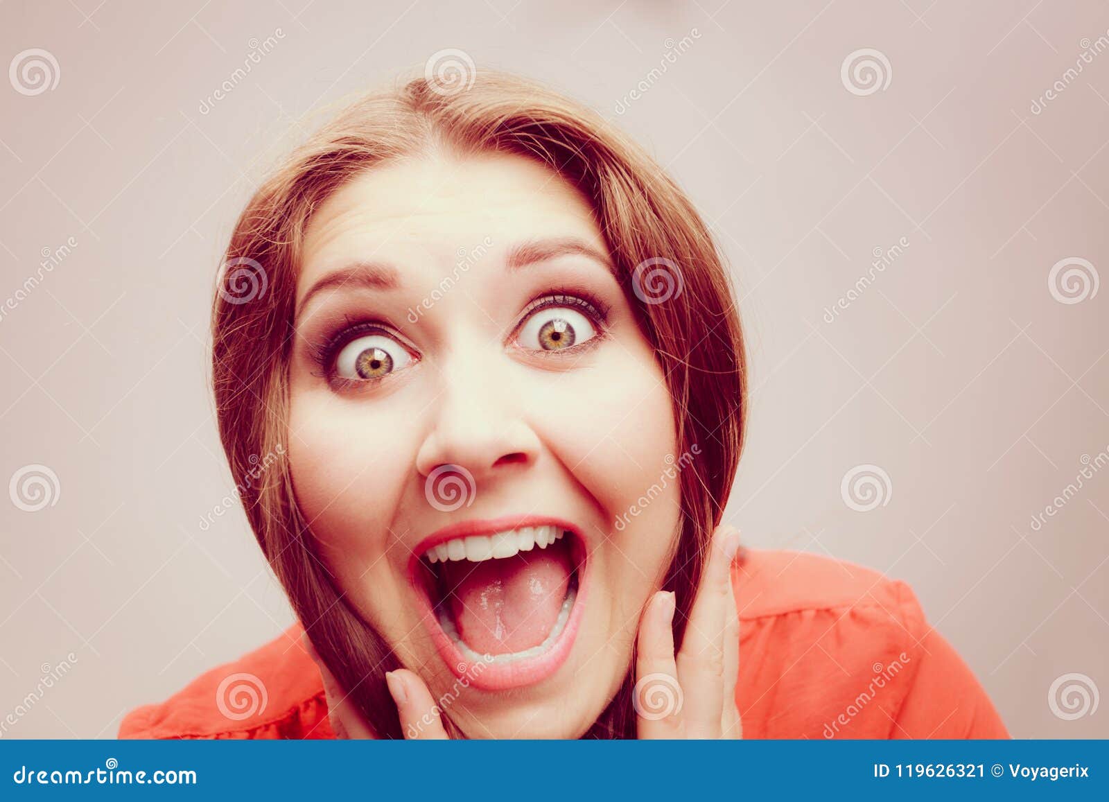 Lustige Frau, Die Entsetzt Wird Stockbild - Bild von öffnung, emotional ...