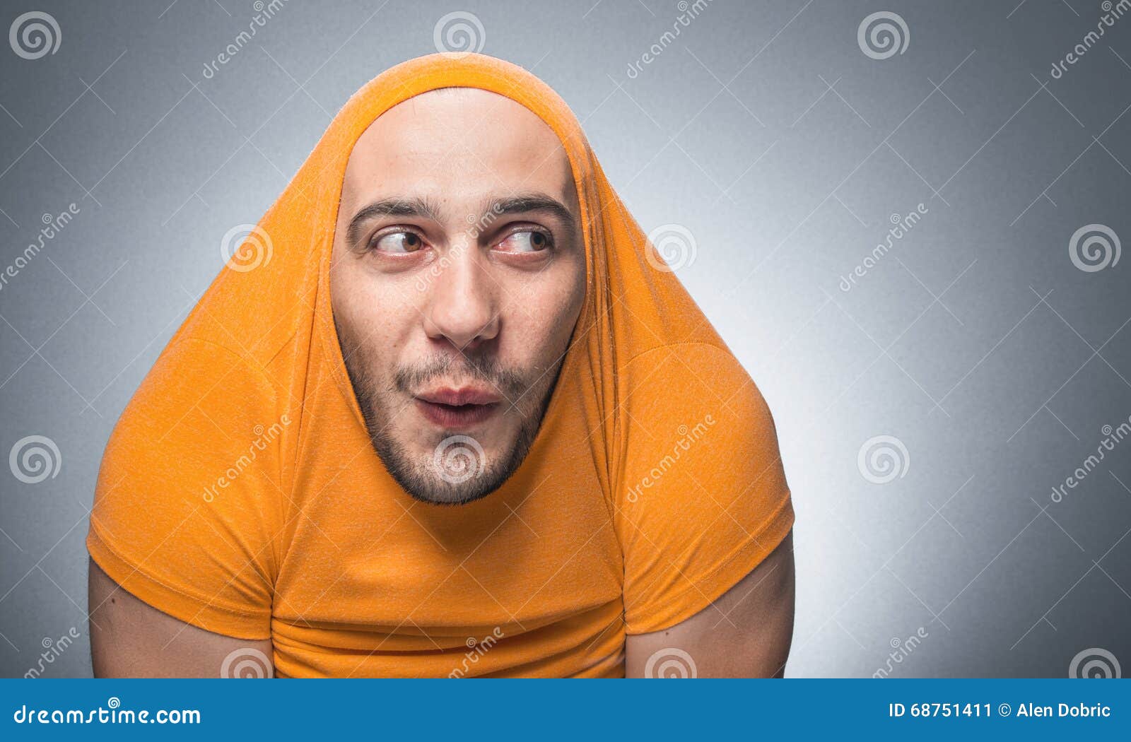 Lustiger Mann, Der Zur Seite Schaut Stockbild - Bild von ungewöhnlich ...